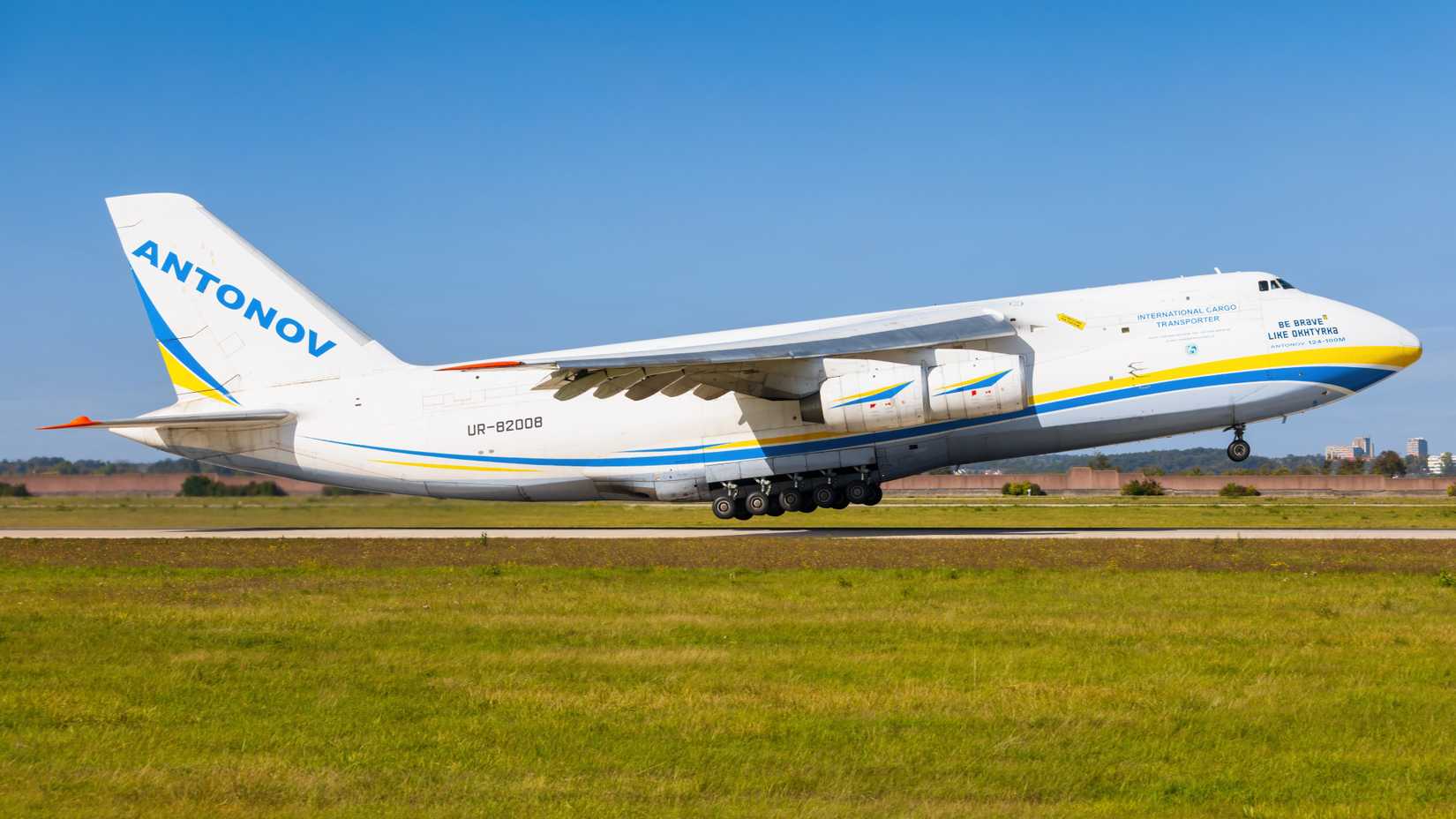 Is A Lockheed C-5 Galaxy Bigger Than An Antonov An-124?