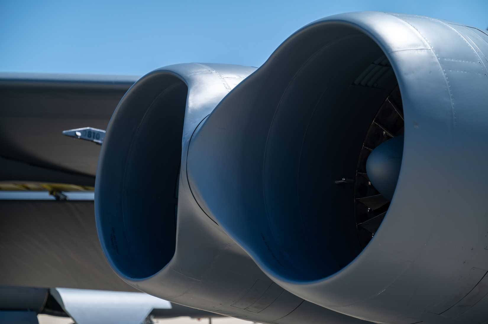 Why Is The B-52J Bomber Becoming A Nightmare For The US Air Force In 2025?