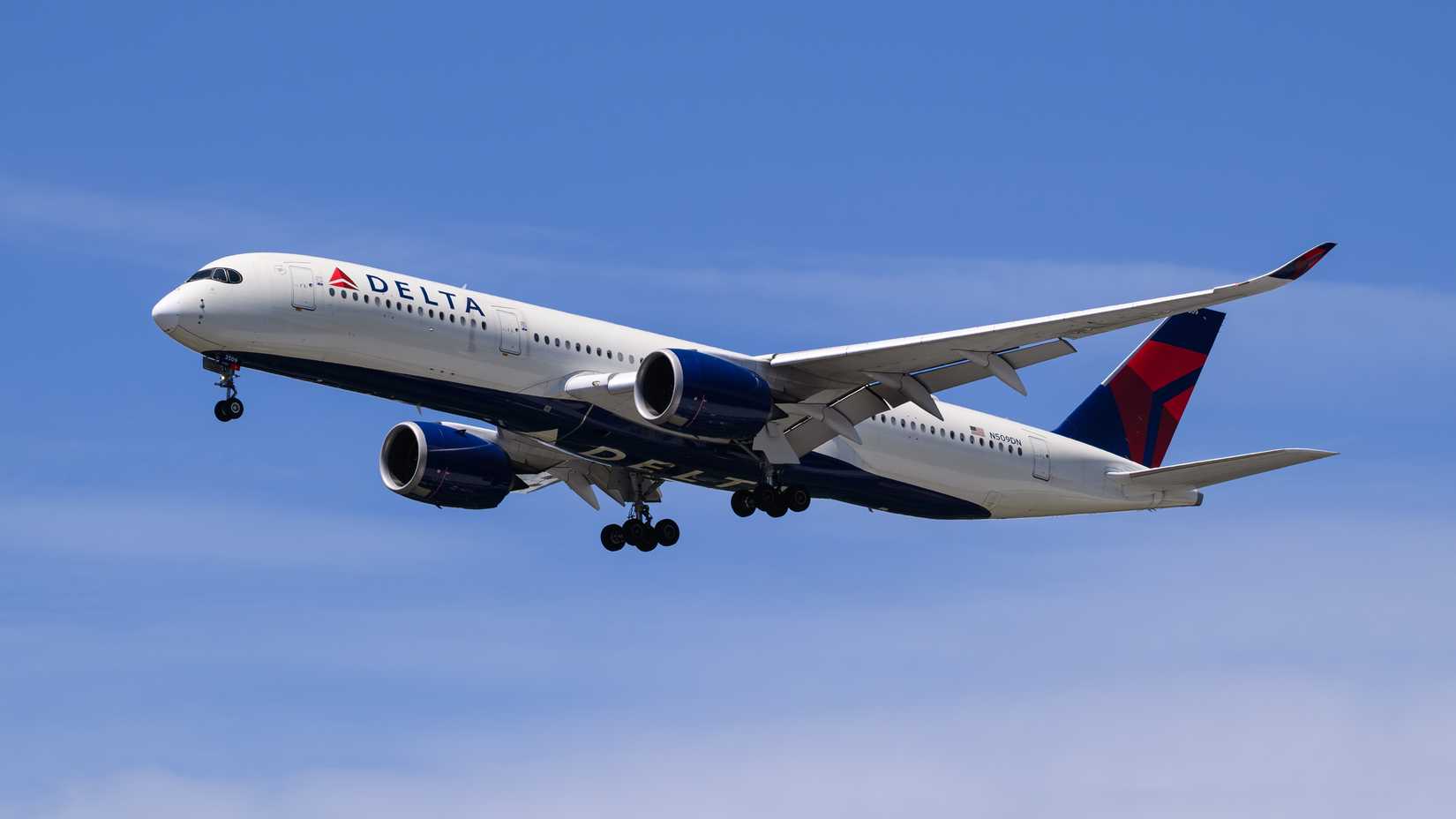 Why In The World Does Delta Air Lines Fly The Airbus A350 And Not The ...