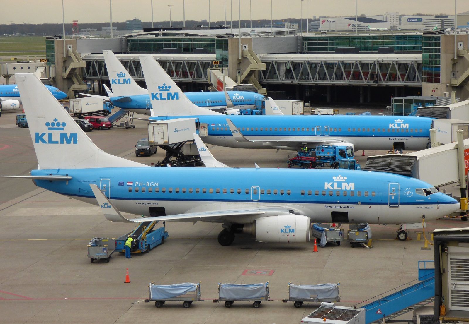 KLM Boeing 737 Diverts To Hamburg Due To Engine Fire Indication