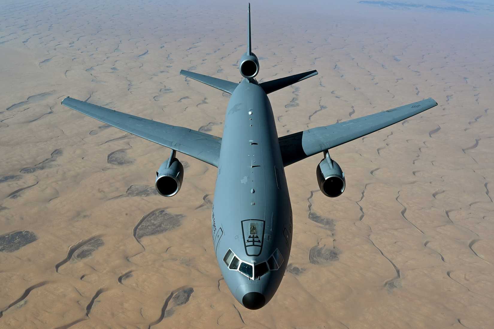 Is A KC-10 Extender Bigger Than A Boeing C-17 Globemaster II?