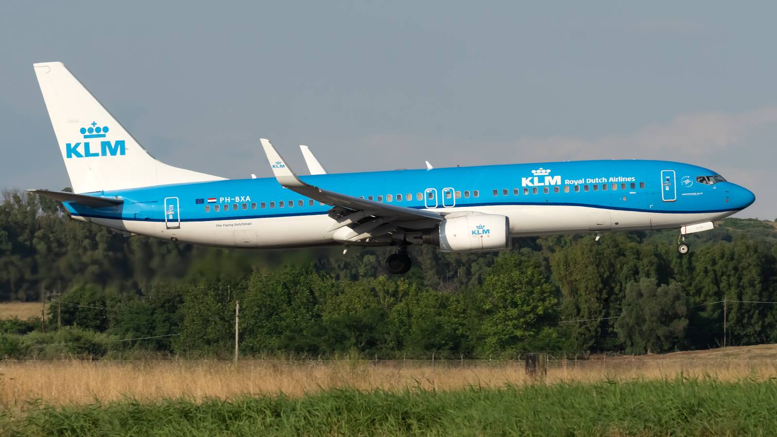 KLM Boeing 737 Diverts To Hamburg Due To Engine Fire Indication