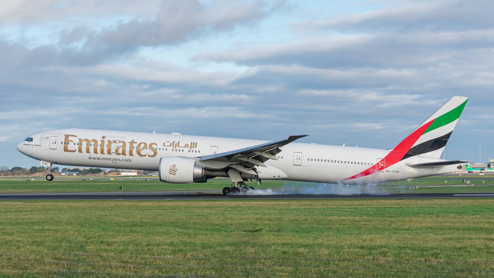Emirates Boosts Dublin Flights: 3x Daily Boeing 777s From October