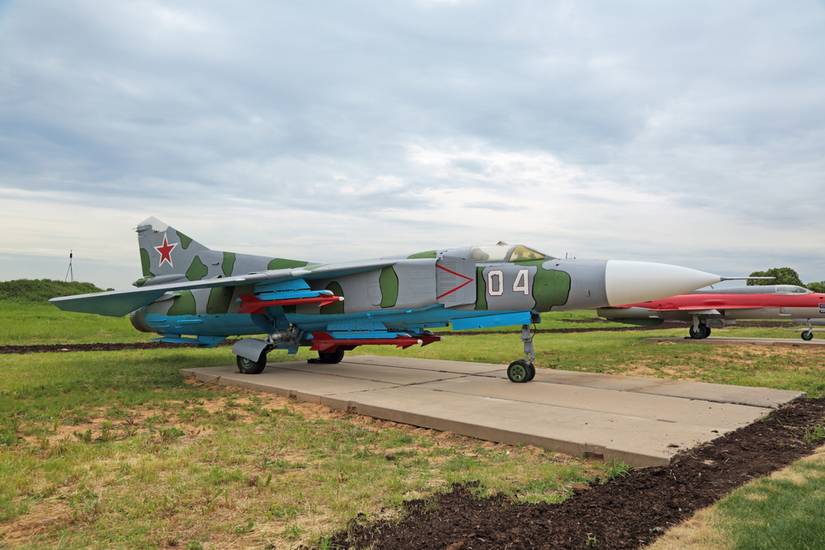 Why The US Air Force Secretly Flew Soviet MiG Combat Jets During The ...