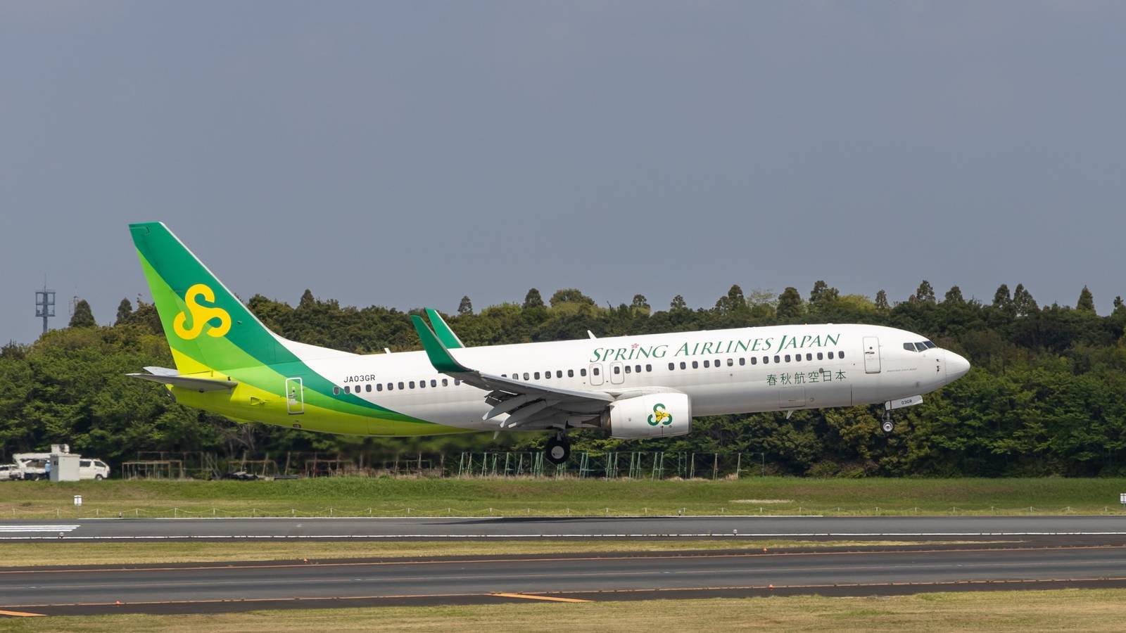 Passengers Describe Terrifying Emergency Descent On Spring Airlines ...