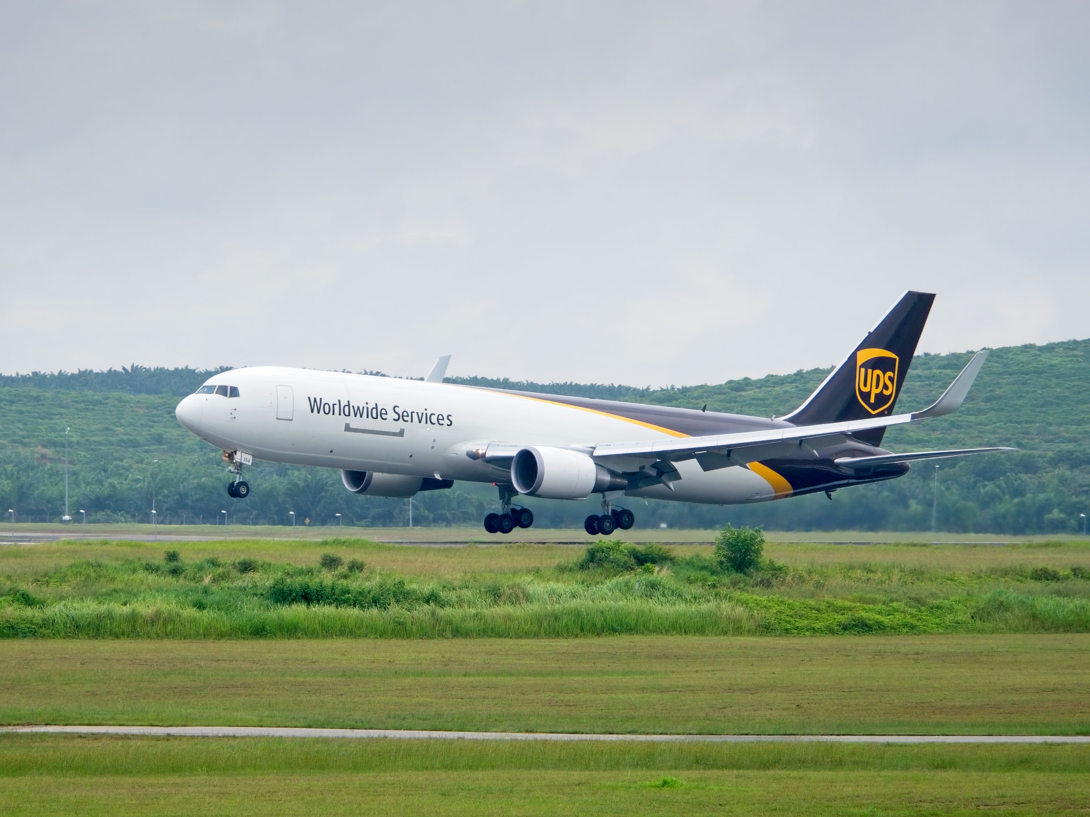This Airline Flies One Of The US’ Longest Air Cargo Routes