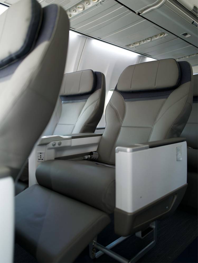 Revealed: Alaska Airlines Completes 1st Boeing 737 With New Premium ...