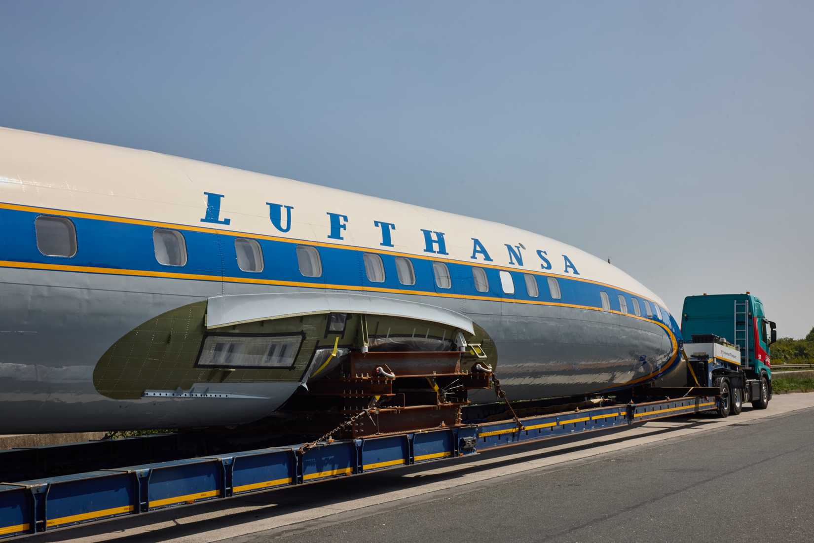 Lufthansa's Lockheed Super Star Gets Its Wings