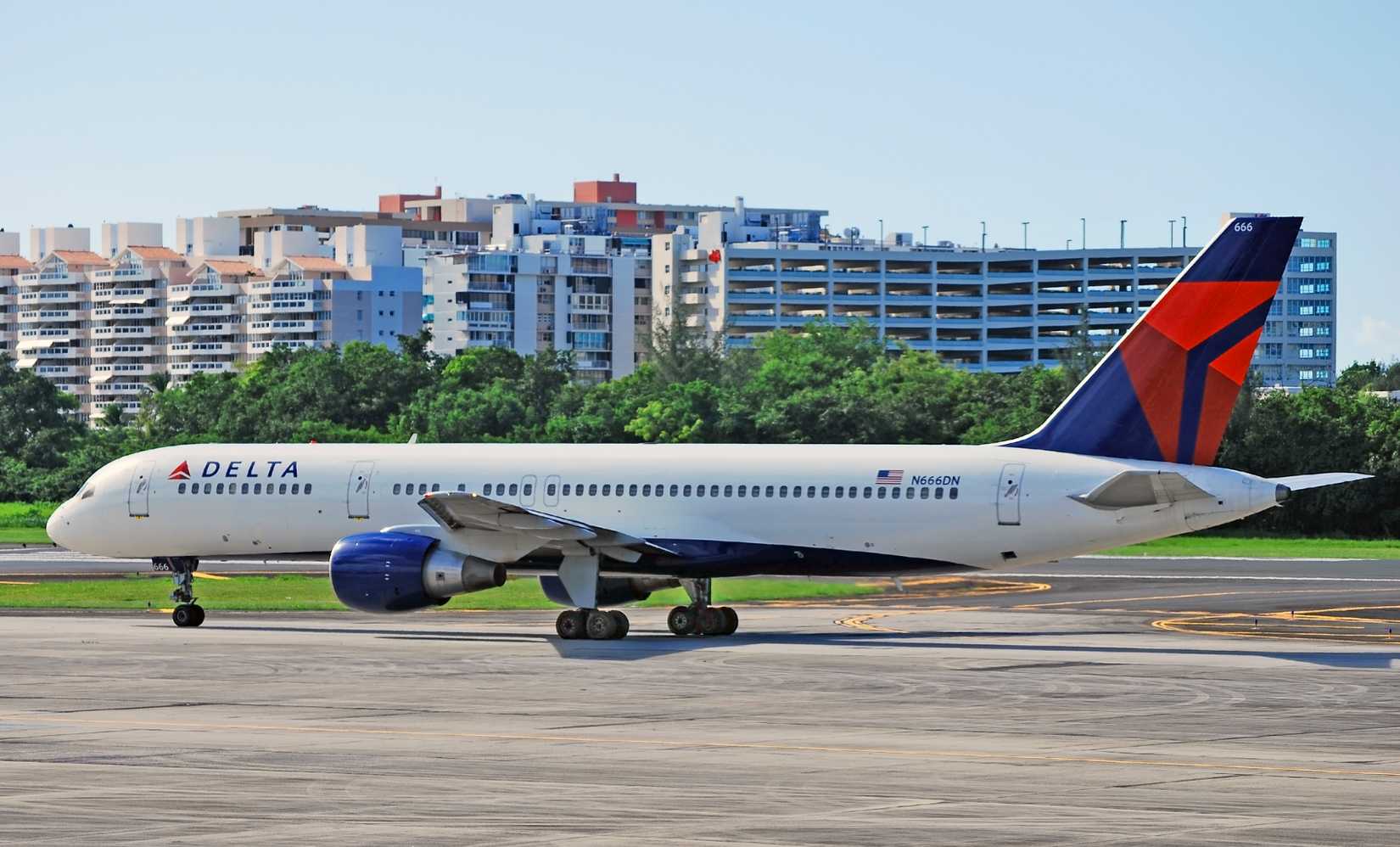 Delta Boeing 757 Makes Precautionary Landing in Atlanta Due to Engine ...