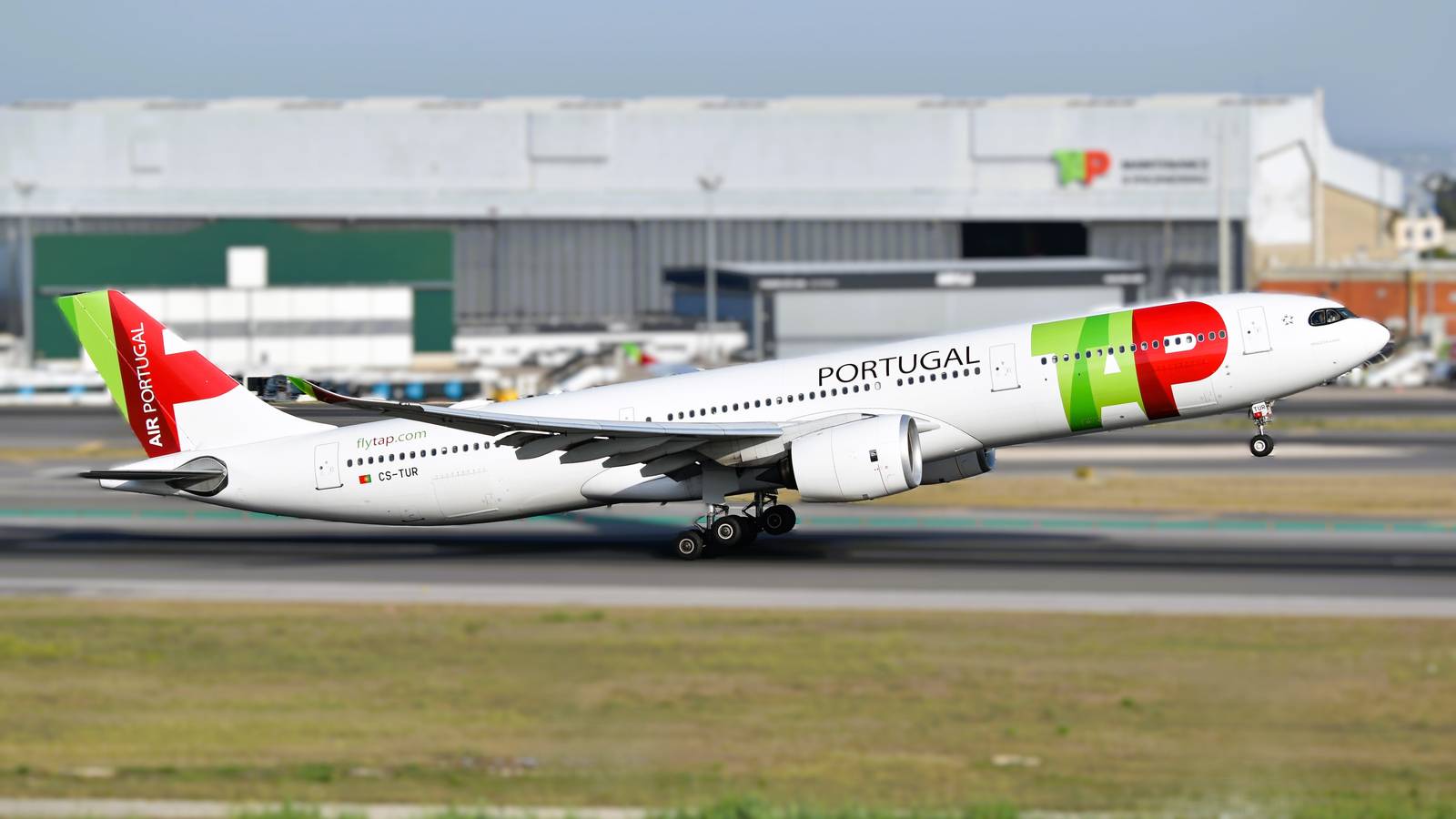 Portuguese President Signs Off On TAP Air Portugal Privatization