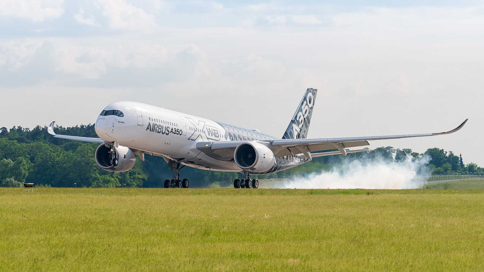 Why Did Airbus Build The A350 With Curved Wingtips?