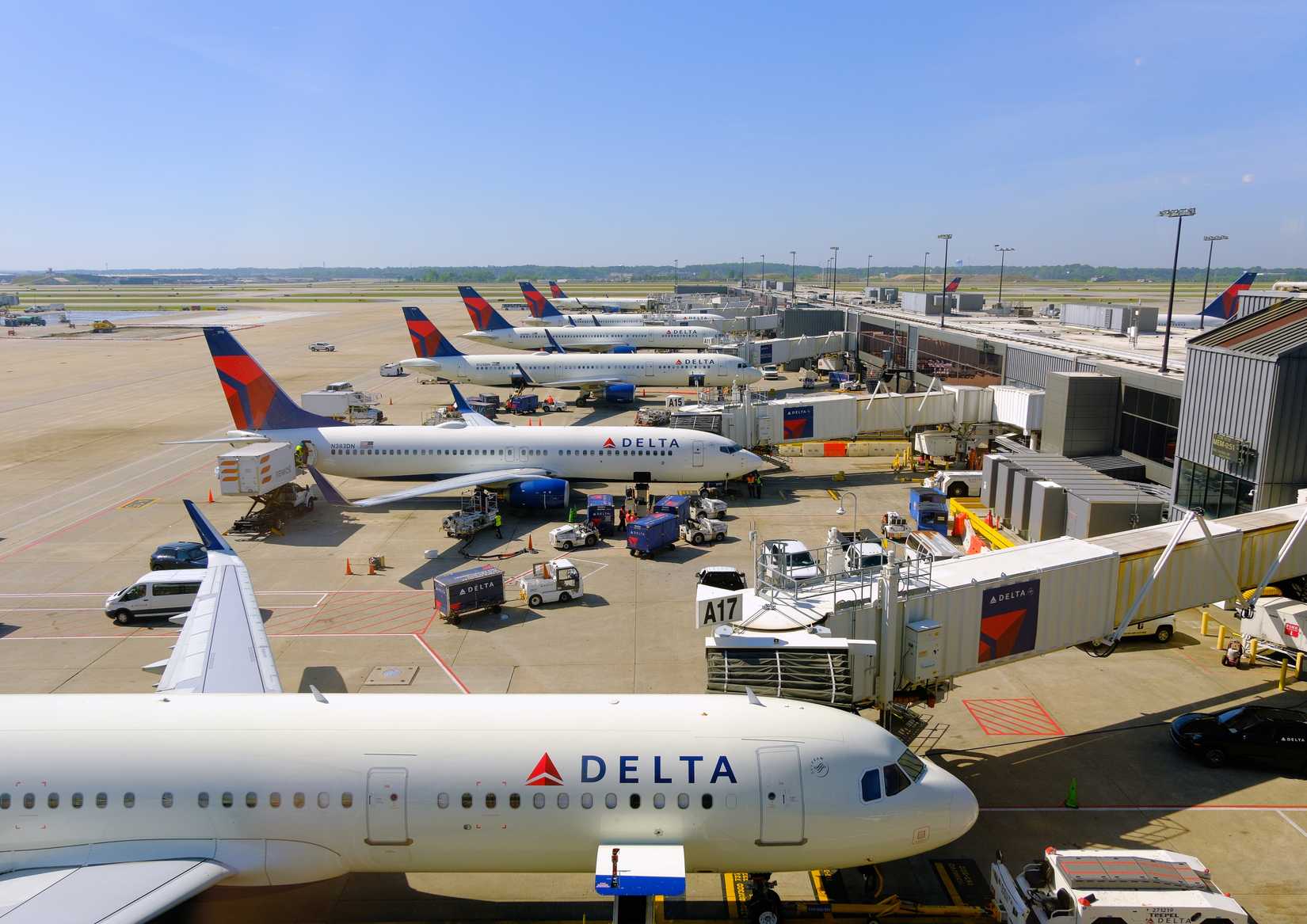 Delta Air Lines Reducing Nearly 20% Of New York Flights Due To FAA Slot ...
