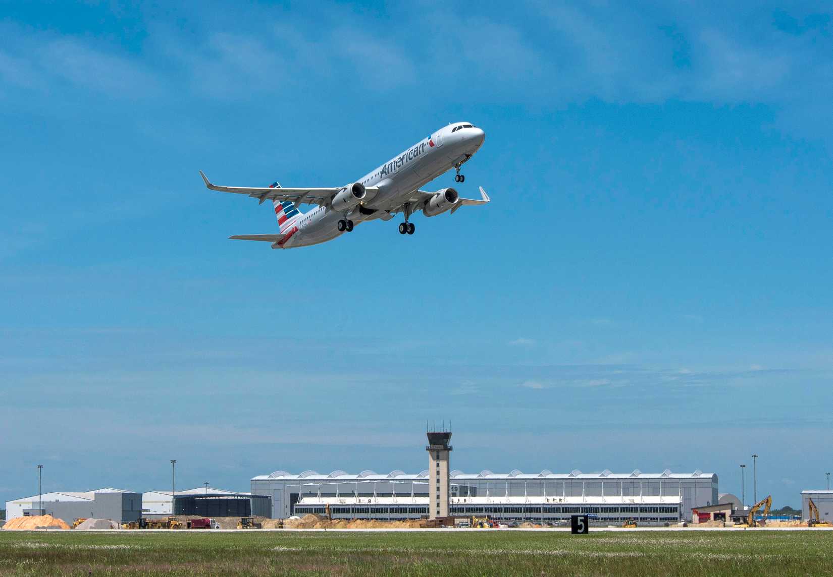 Why In The World Does American Airlines Dominate Dallas/Fort Worth?