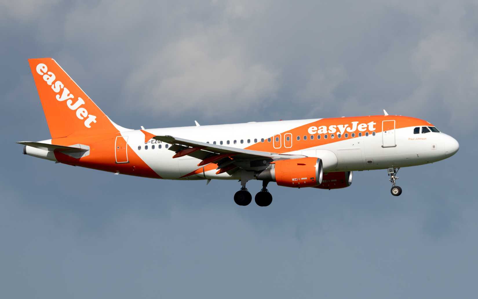 easyJet Pilot Suspended for Drunken Nude Hotel Antics In Cape Verde
