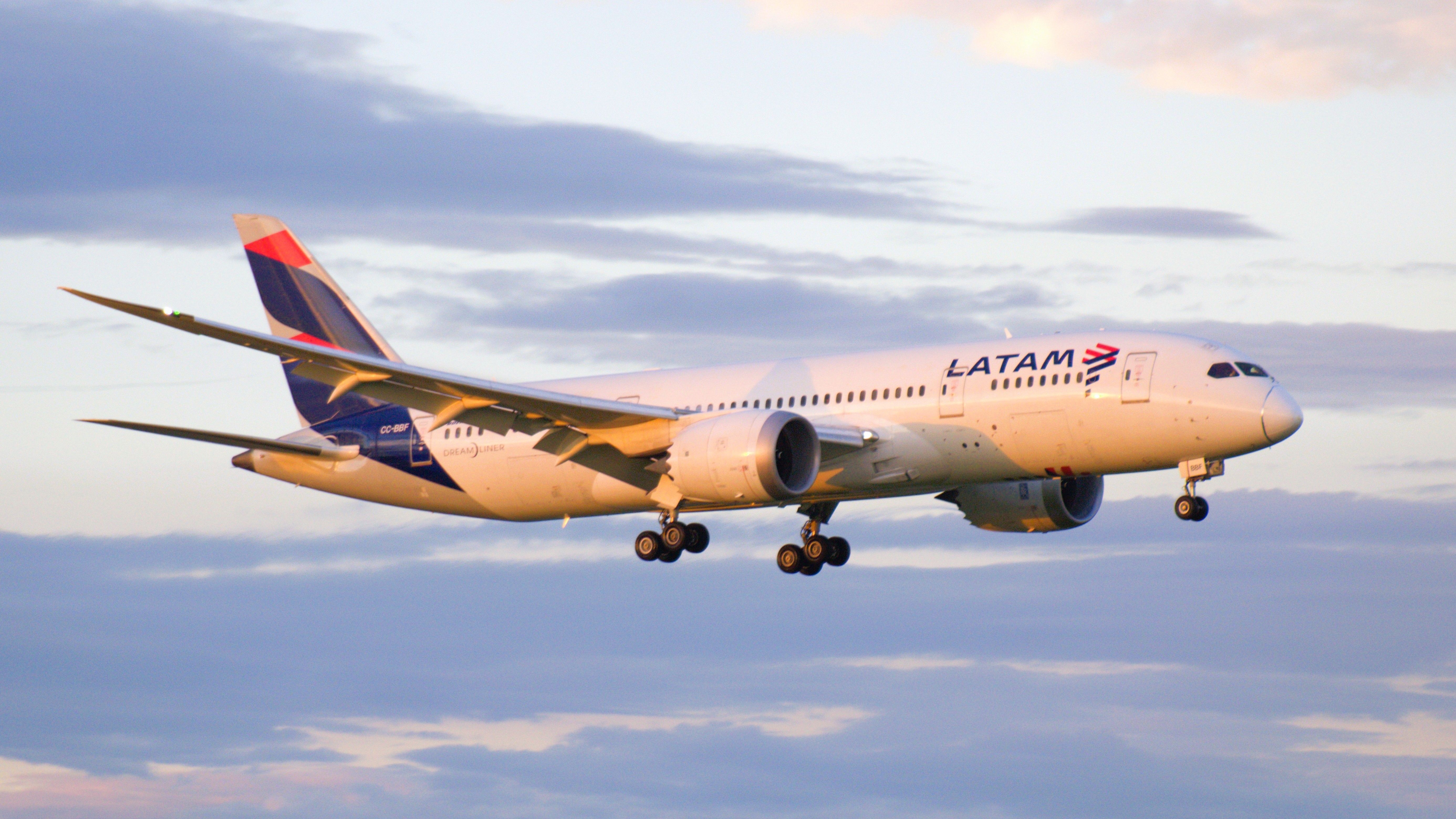 LATAM Boeing 787 Suffers Electronics Problems & Returns To LAX With RAT ...
