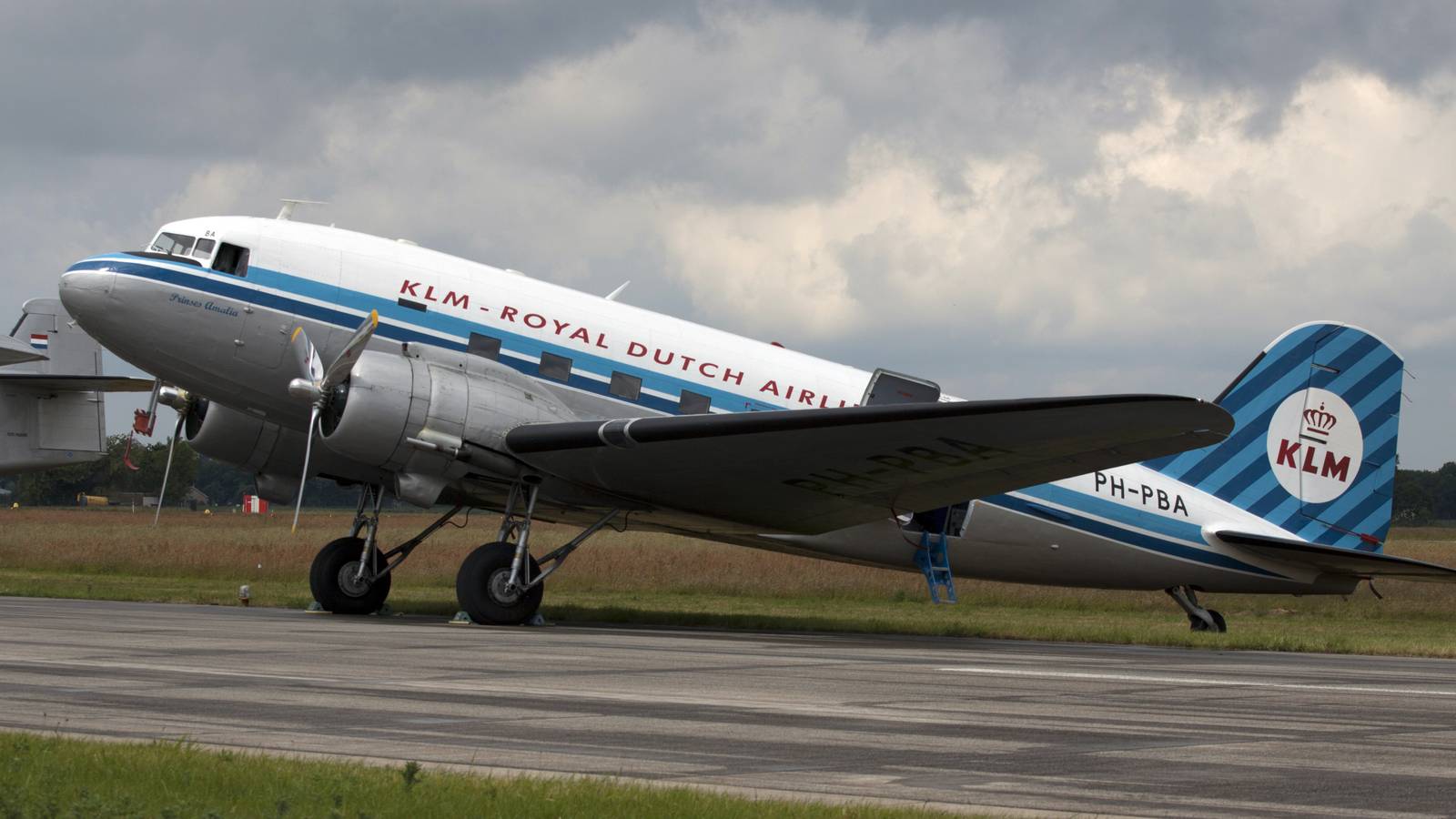 Vintage Legend: Have You Ever Seen Or Flown On A Douglas DC-3?