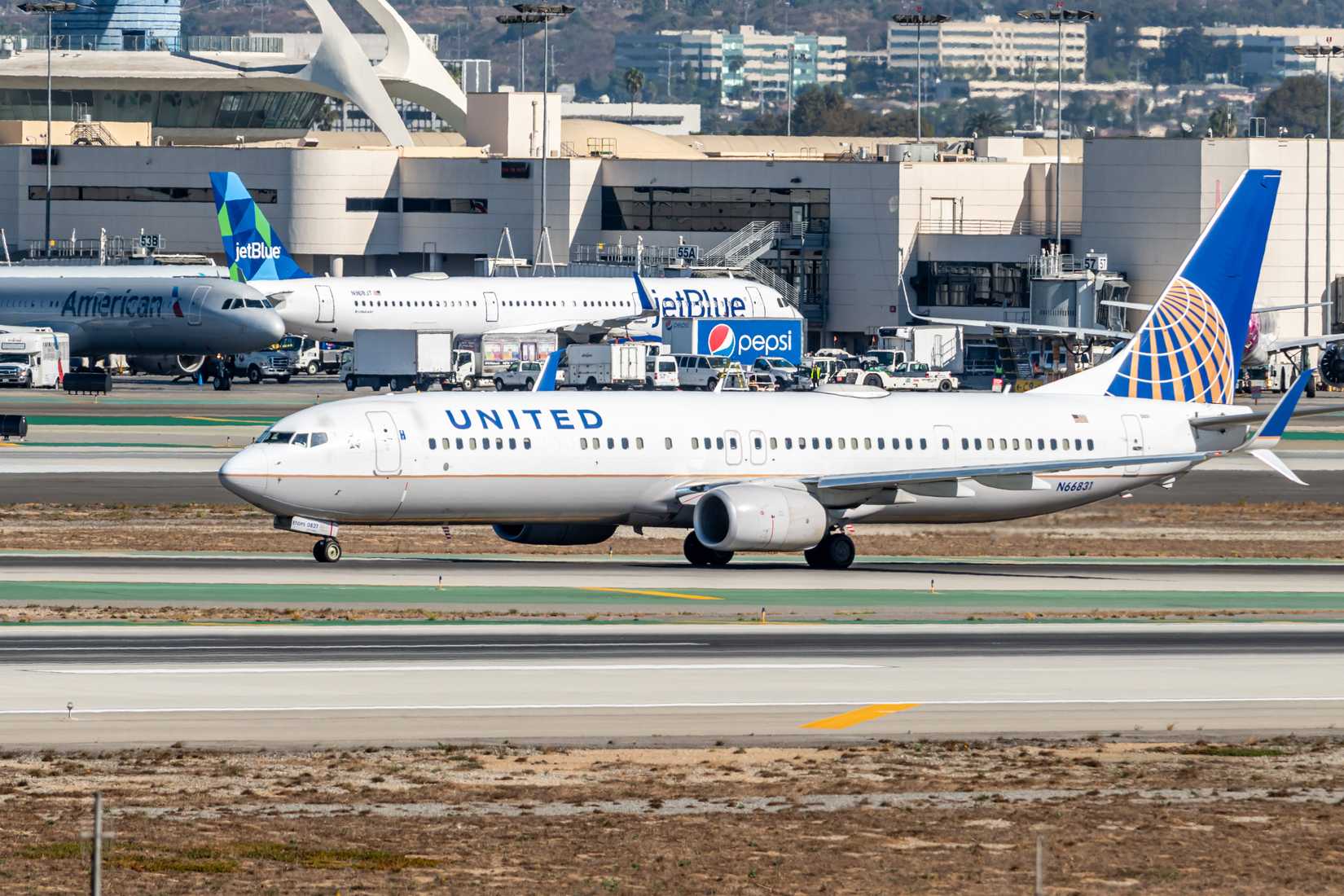 What Is The Typical Salary For A US Pilot In 2025?