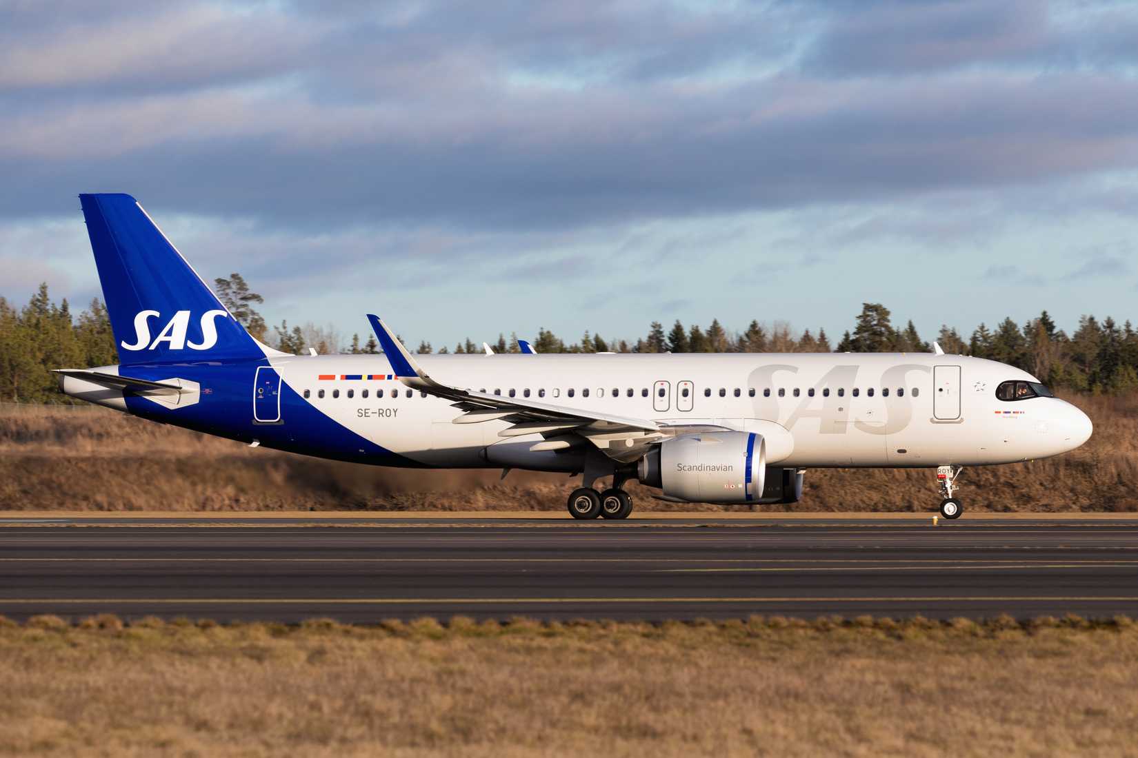 SAS Airbus A320neo Returns to Copenhagen Due to Hydraulic Issue