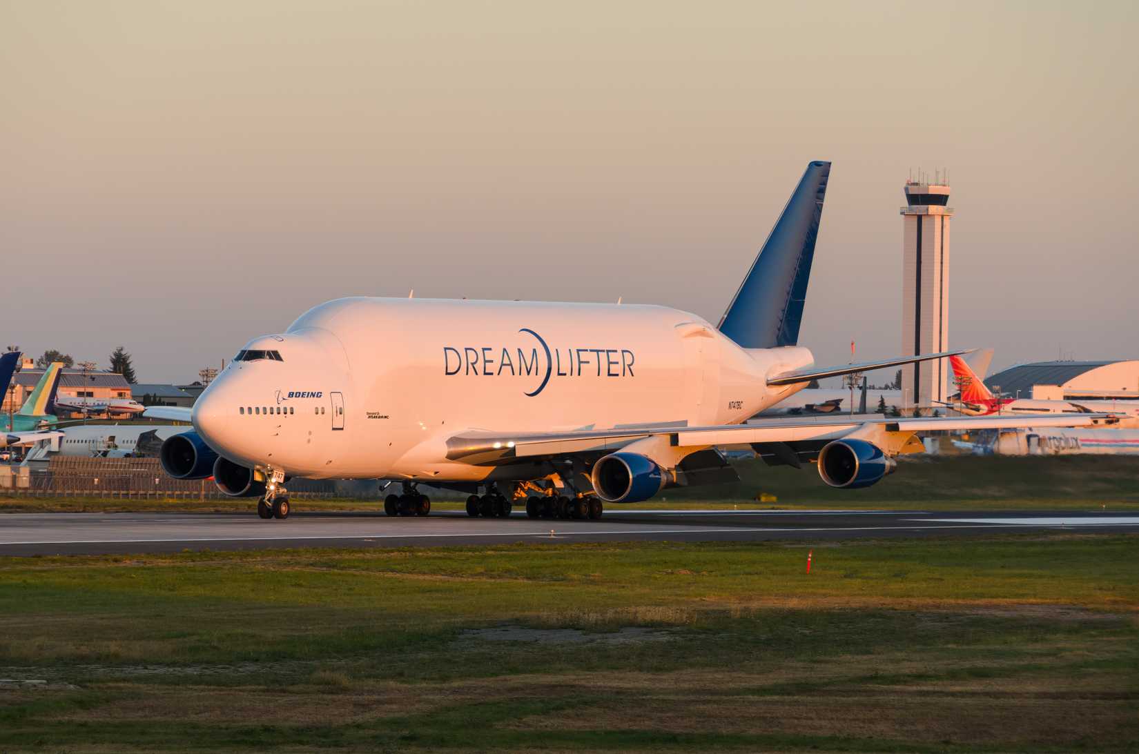 Is A Boeing Dreamlifter Bigger Than An Airbus BelugaXL?