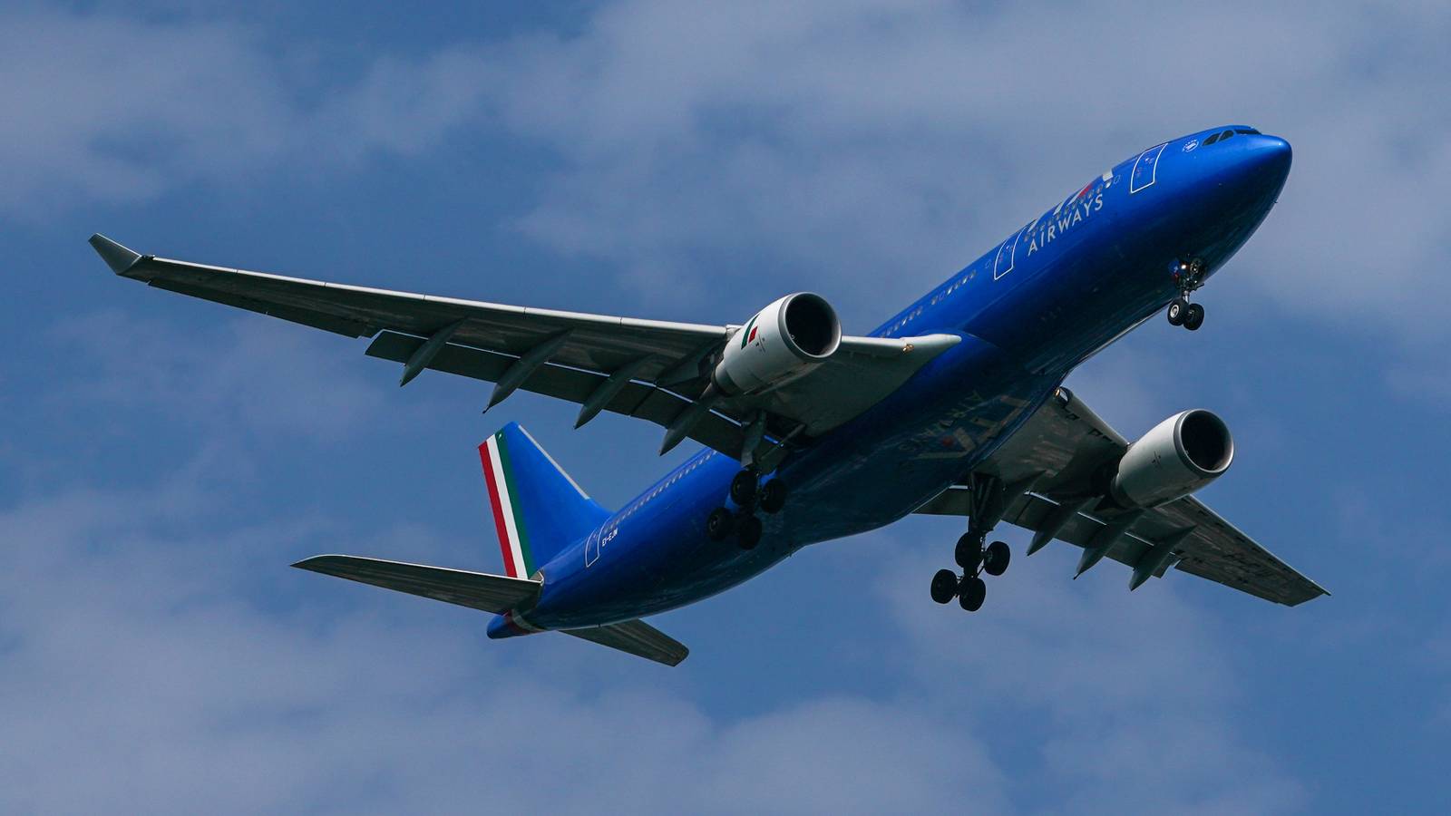 An ITA Airways A330 Is Flying Around Without A Wing Tip