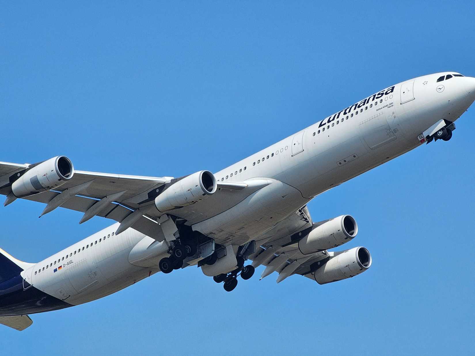 Why Don’t Any US Airlines Fly The Airbus A340?