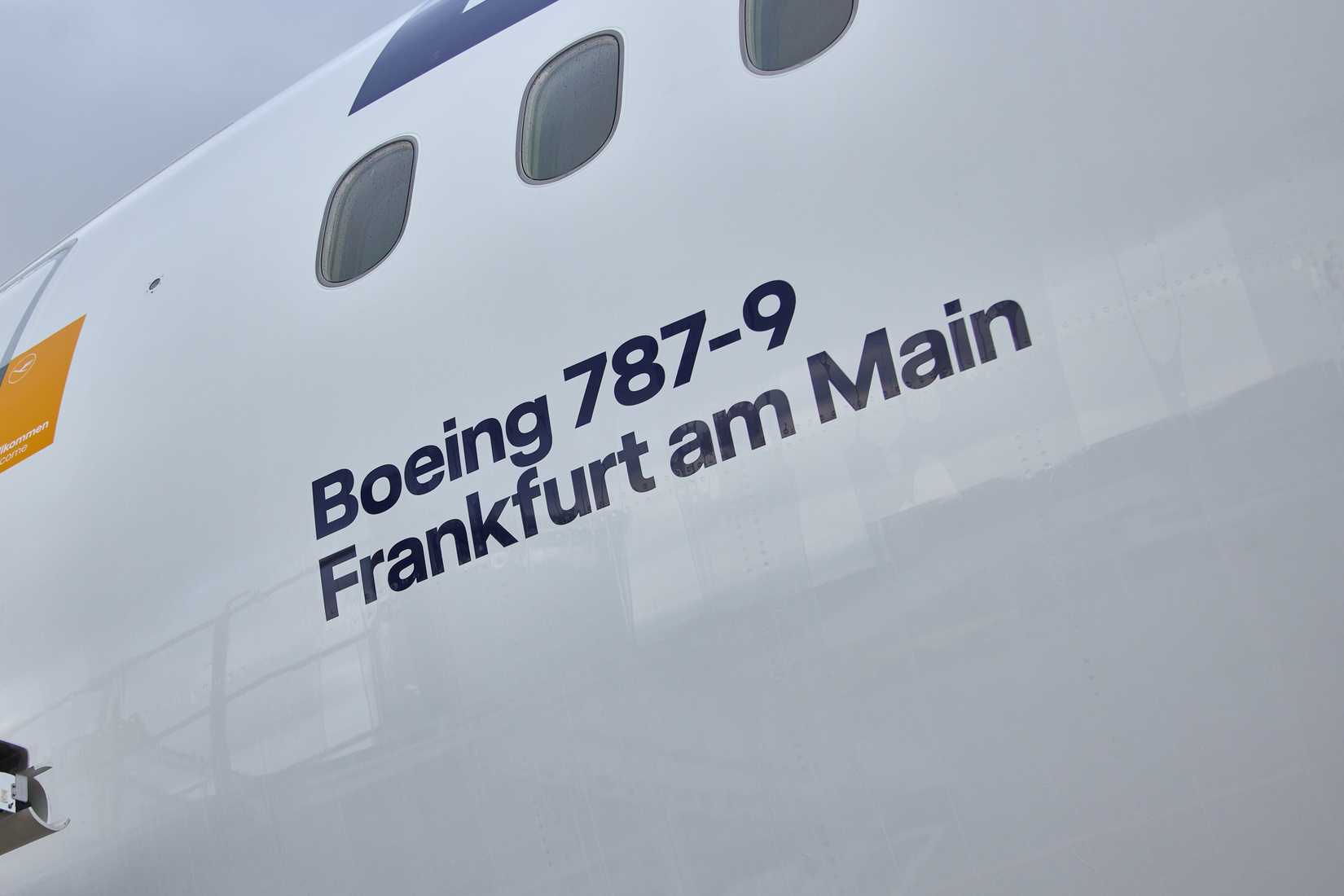 Lufthansa Boosts Boeing 787-9 Rollout, Replacing The Airbus A340 On ...