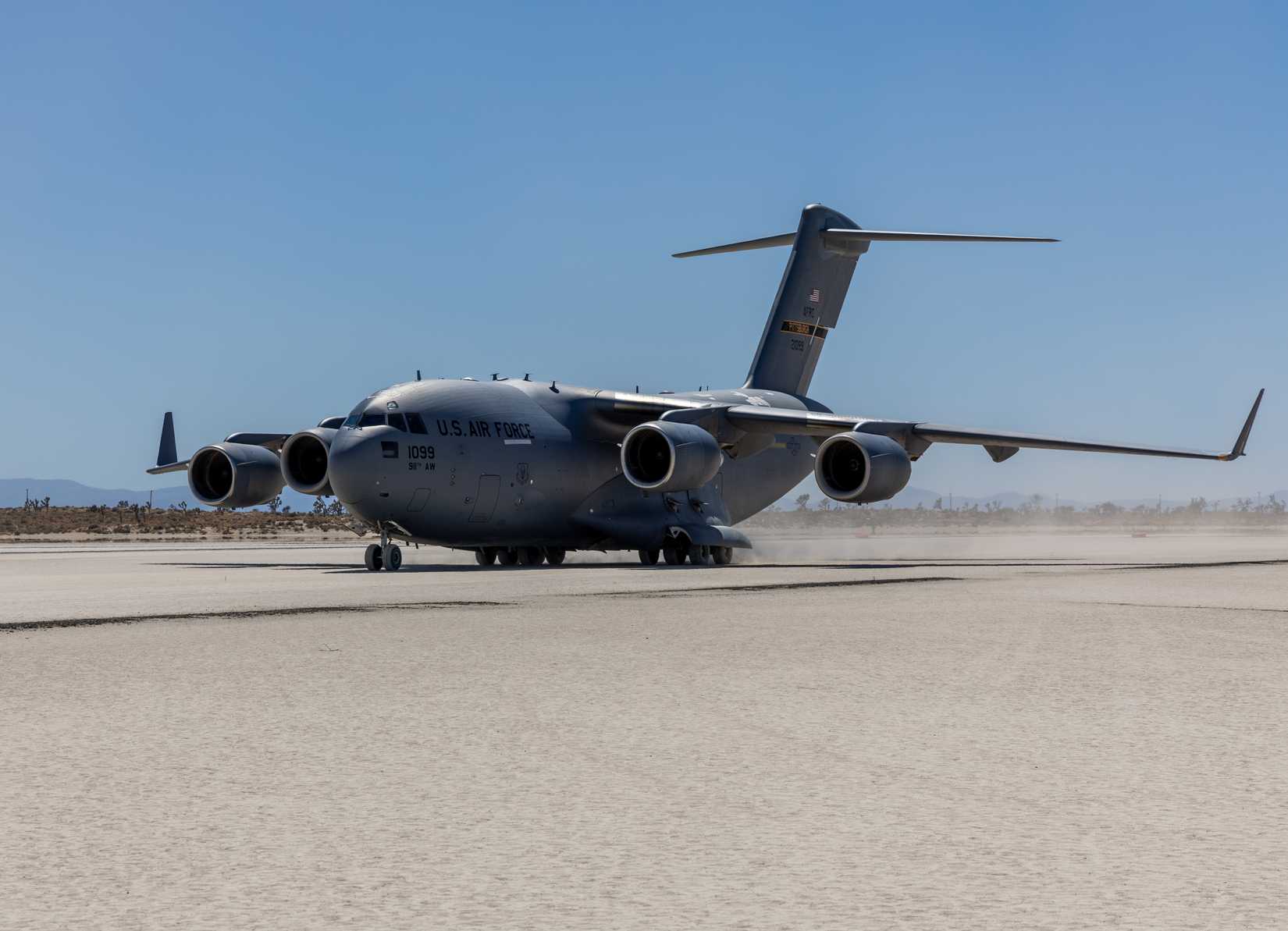 Why Did McDonnell Douglas Build The C-17 Globemaster With A T-Tail?