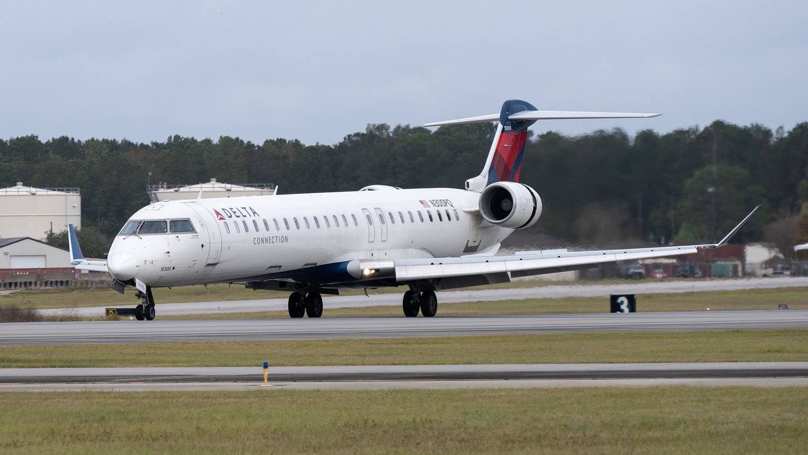 New Tail: Delta Air Lines Finally Repairs Bombardier CRJ900 After ...