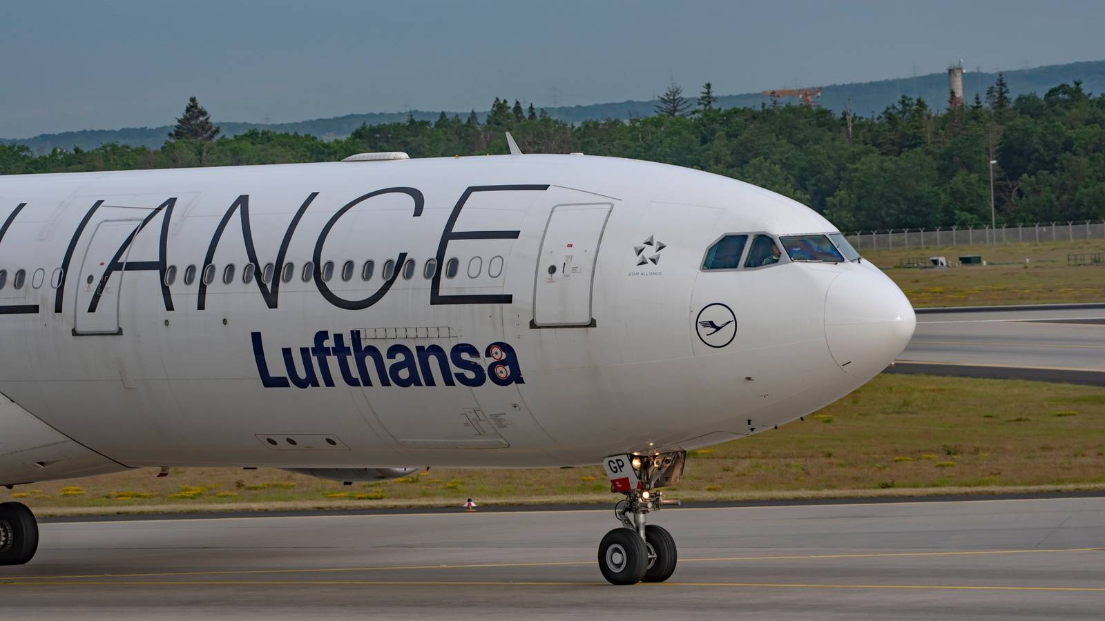 Lufthansa's Airbus A340 Routes in October: Over 850 Flights Scheduled