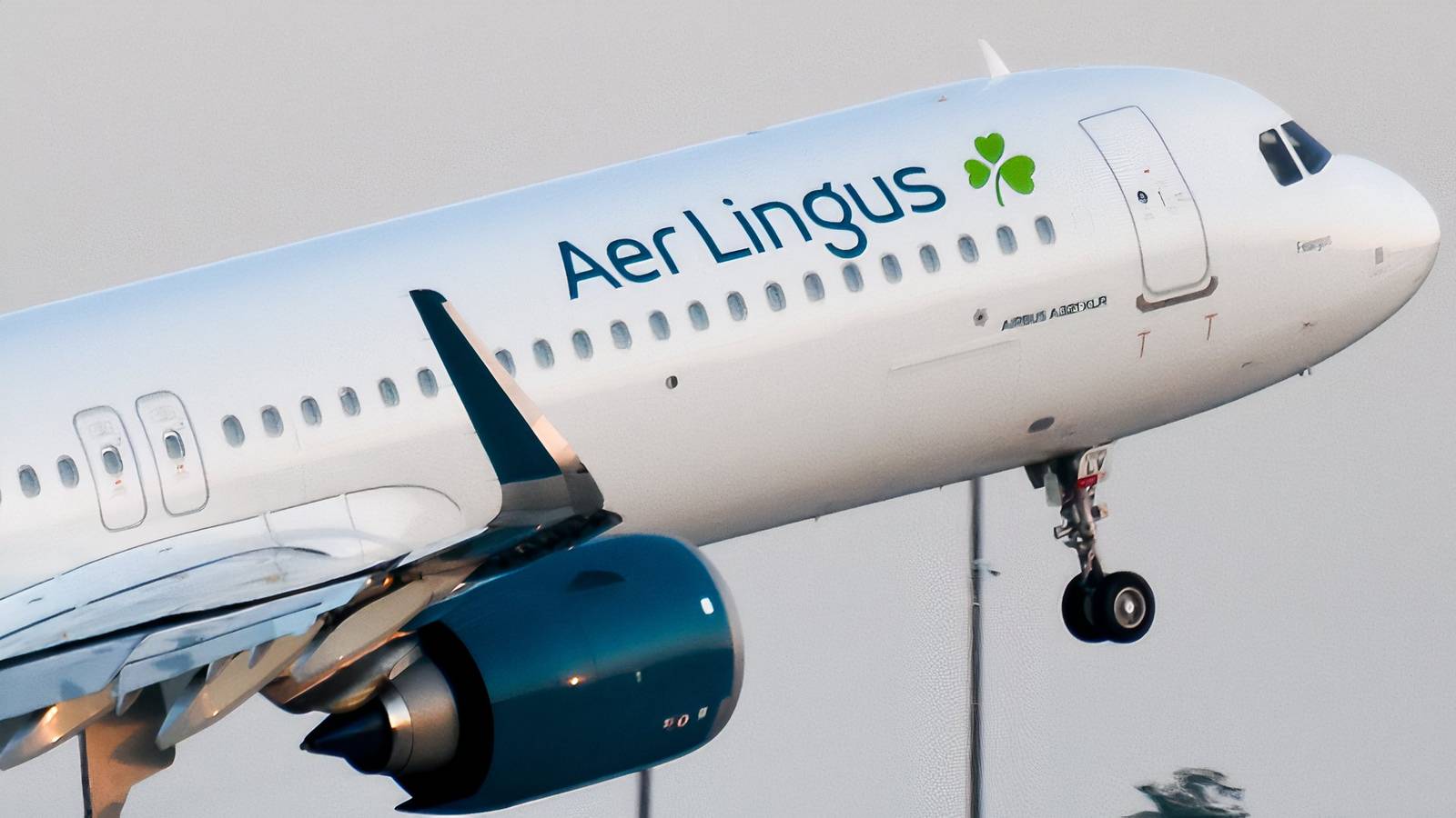 Substantial Cuts: Is Aer Lingus Considering Slashing US Routes?