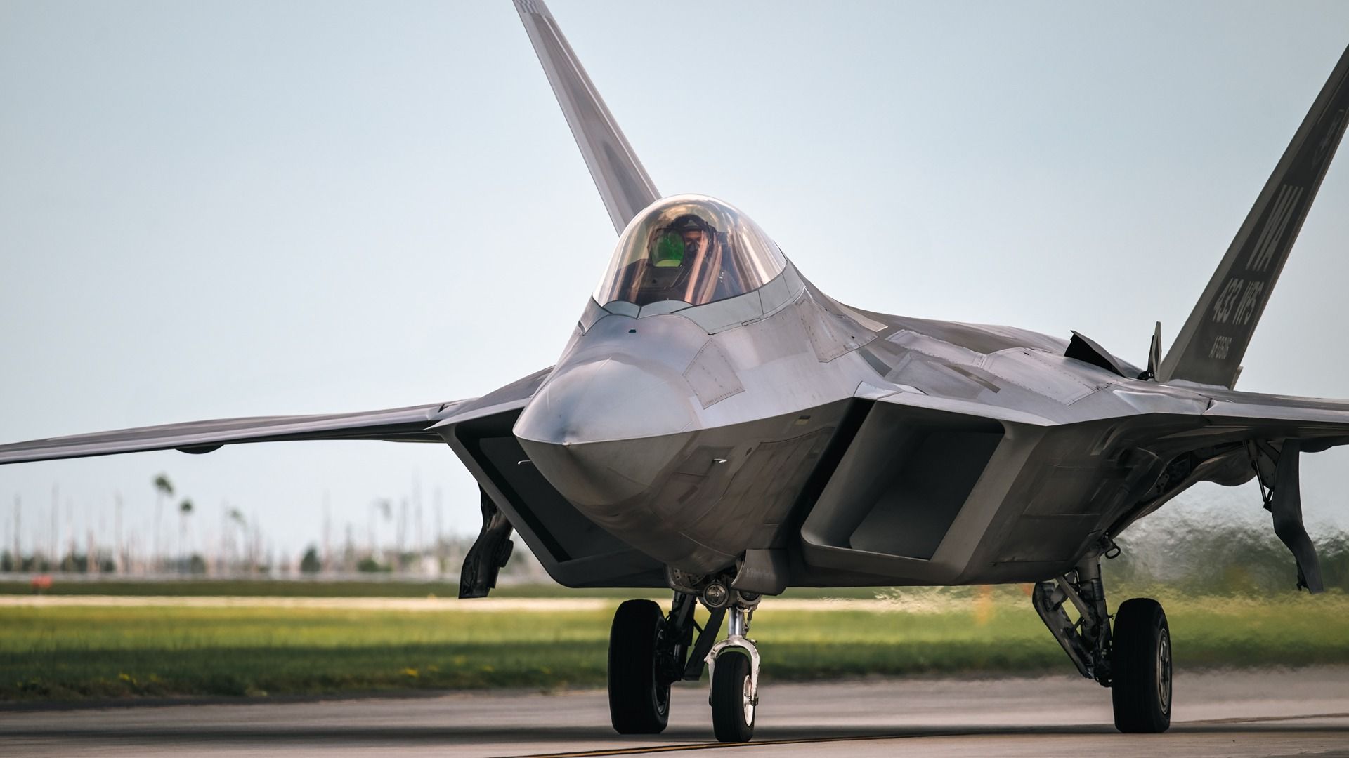What Makes The F-22 Raptor The US Air Force's Most Maneuverable Fighter ...