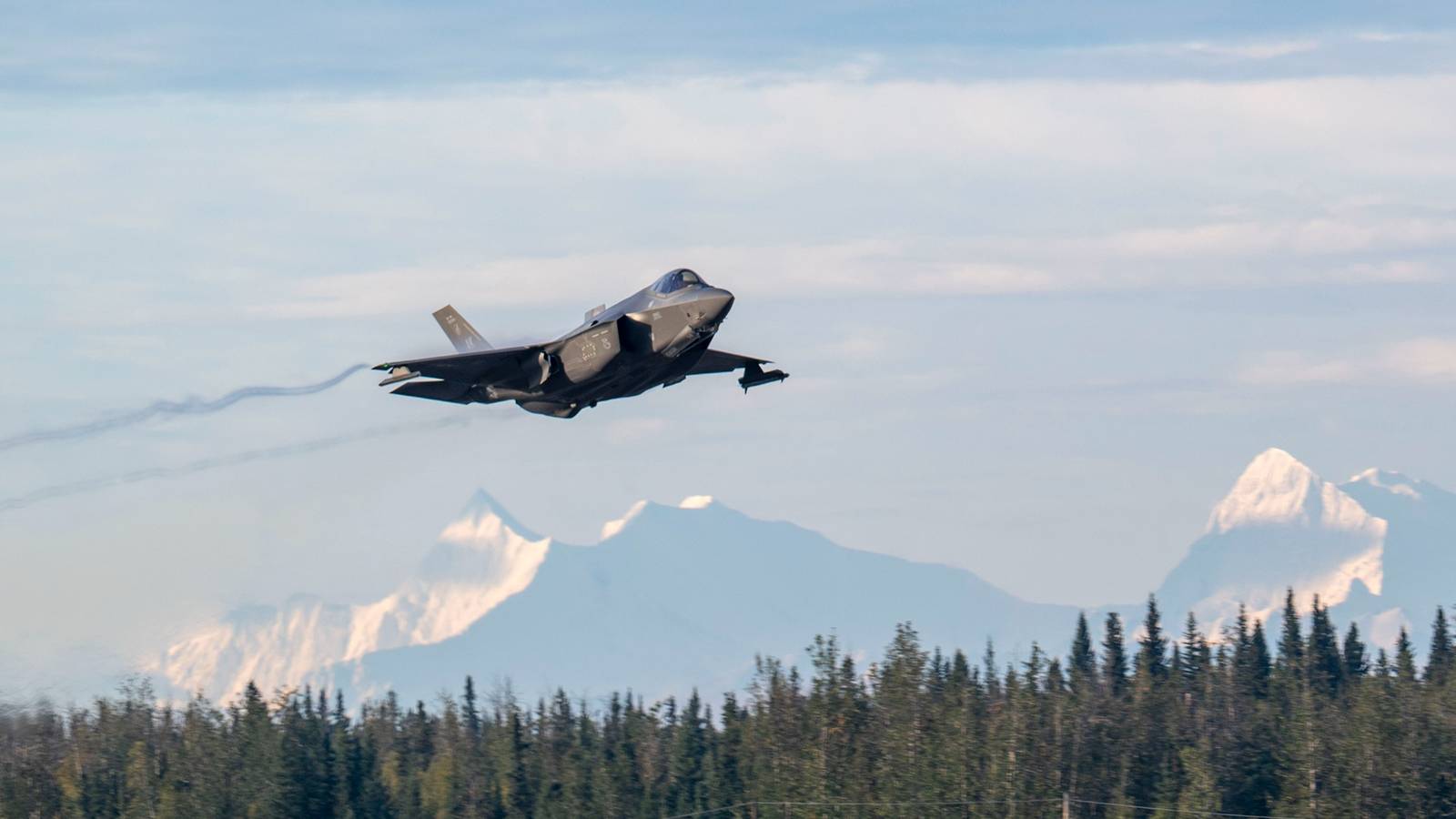 How The F-35 Lightning II Stacks Up Against The J-20 Mighty Dragon In 2025