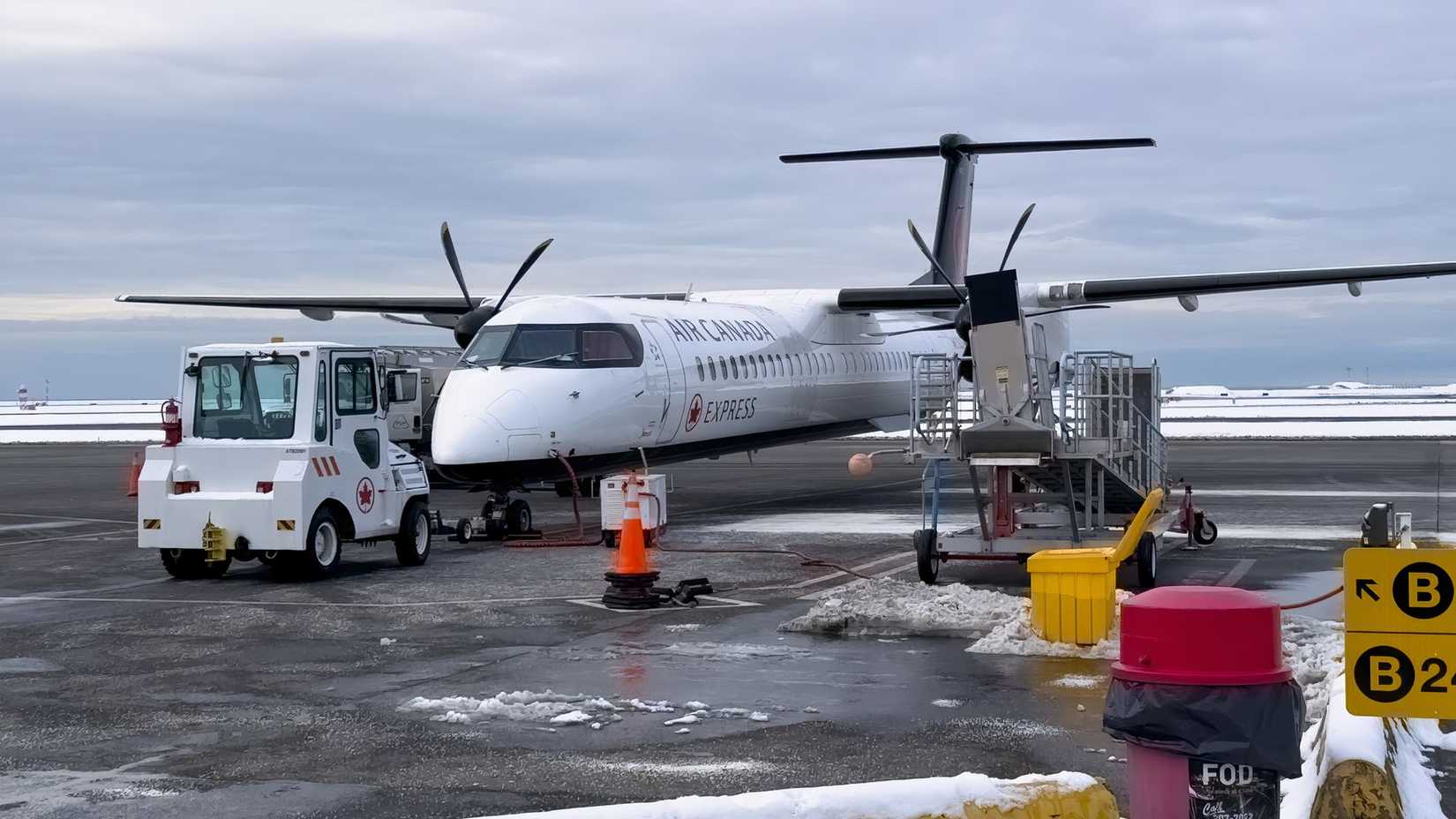 Air Canada Dash 8 Seat Map: Cabin Layout and Seat Dimensions