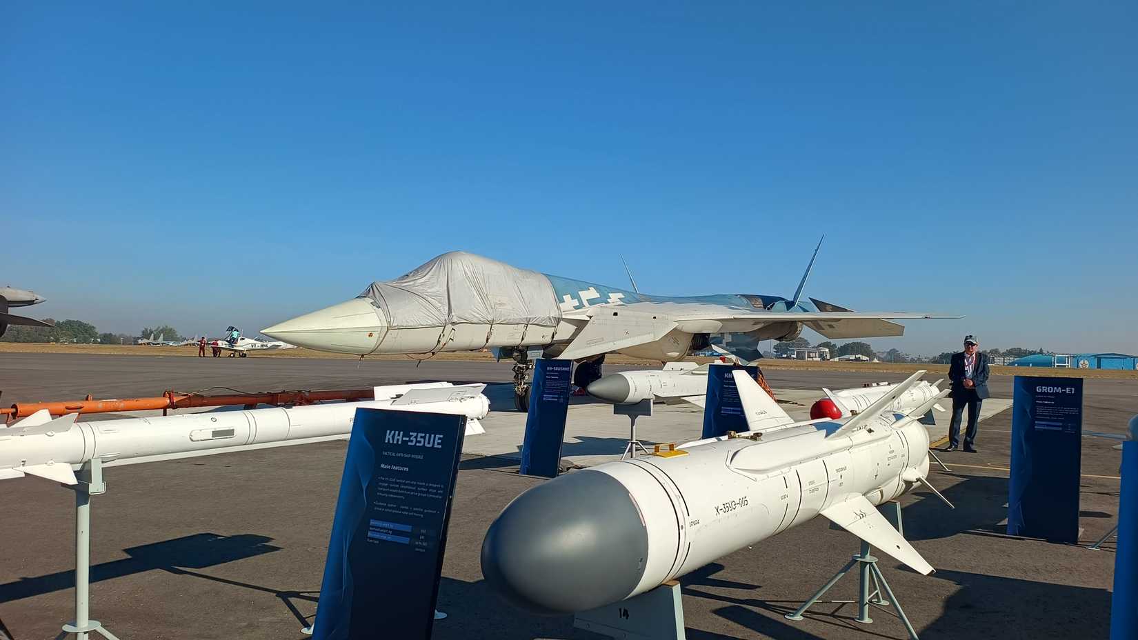 How The F-35 Lightning II Stacks Up Against The Sukhoi Su-57 Felon In 2025