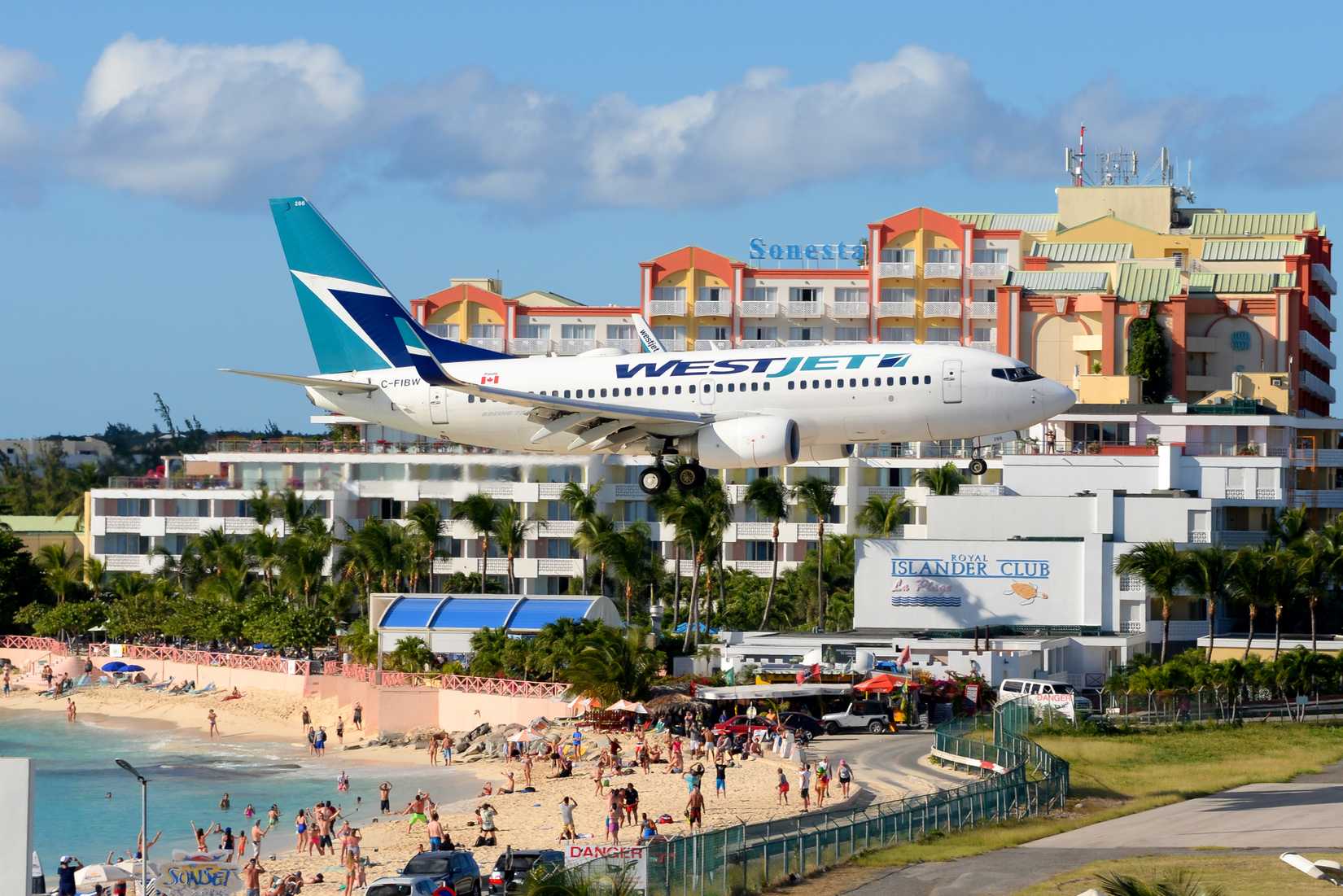 WestJet Boeing 737-800 Damaged After Landing Gear Collapses During ...