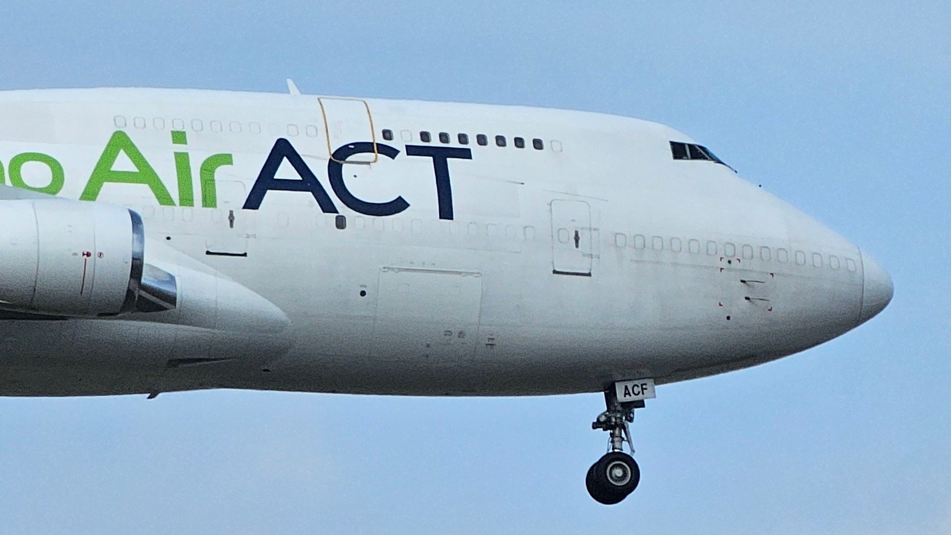 The World's Smallest 747: The Boeing 747SP