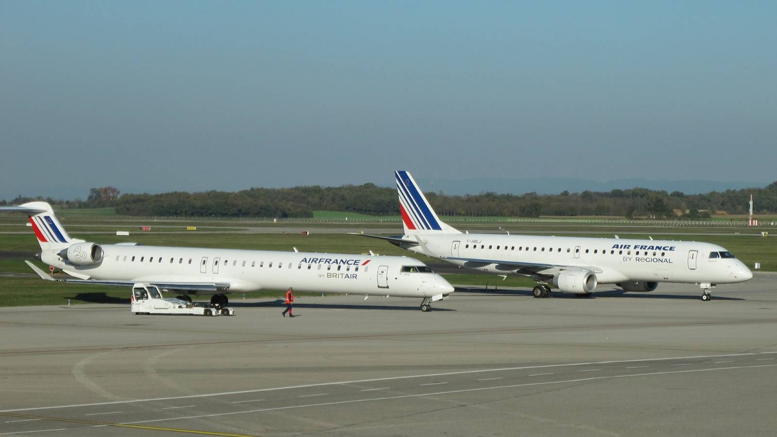 Bombardier Vs Embraer: What's Your Regional Jet Manufacturer Of Choice?