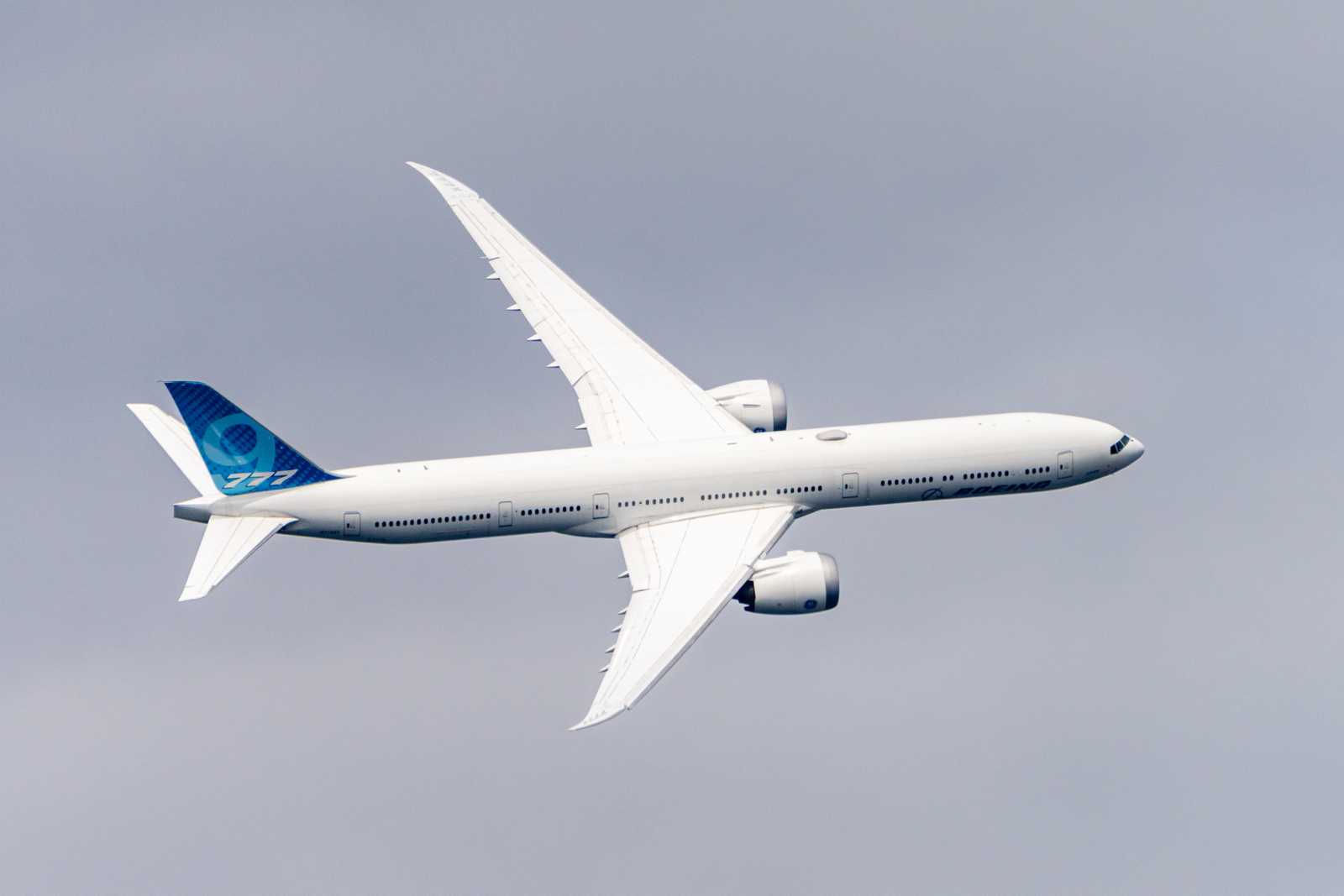 Here’s How Much Larger The Boeing 777-300ER’s Windows Are Compared To ...