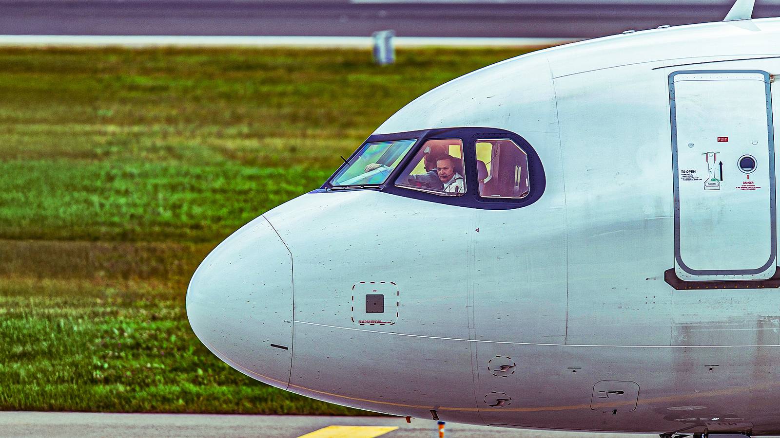 Why Do Pilots Use The Term "Roger" Instead Of "Yes"?