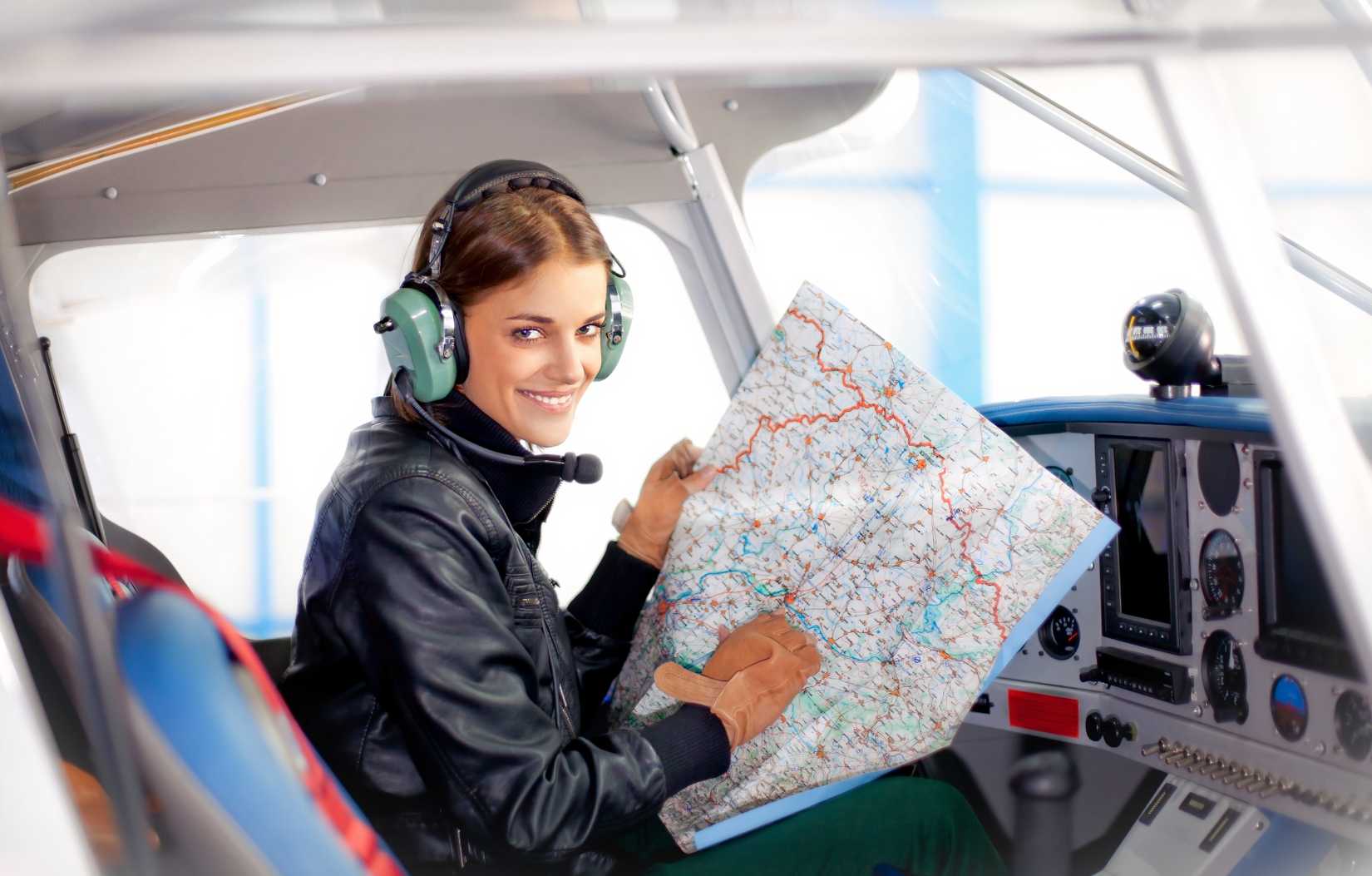 Becoming a Commercial Pilot: Integrated vs Modular Training Routes