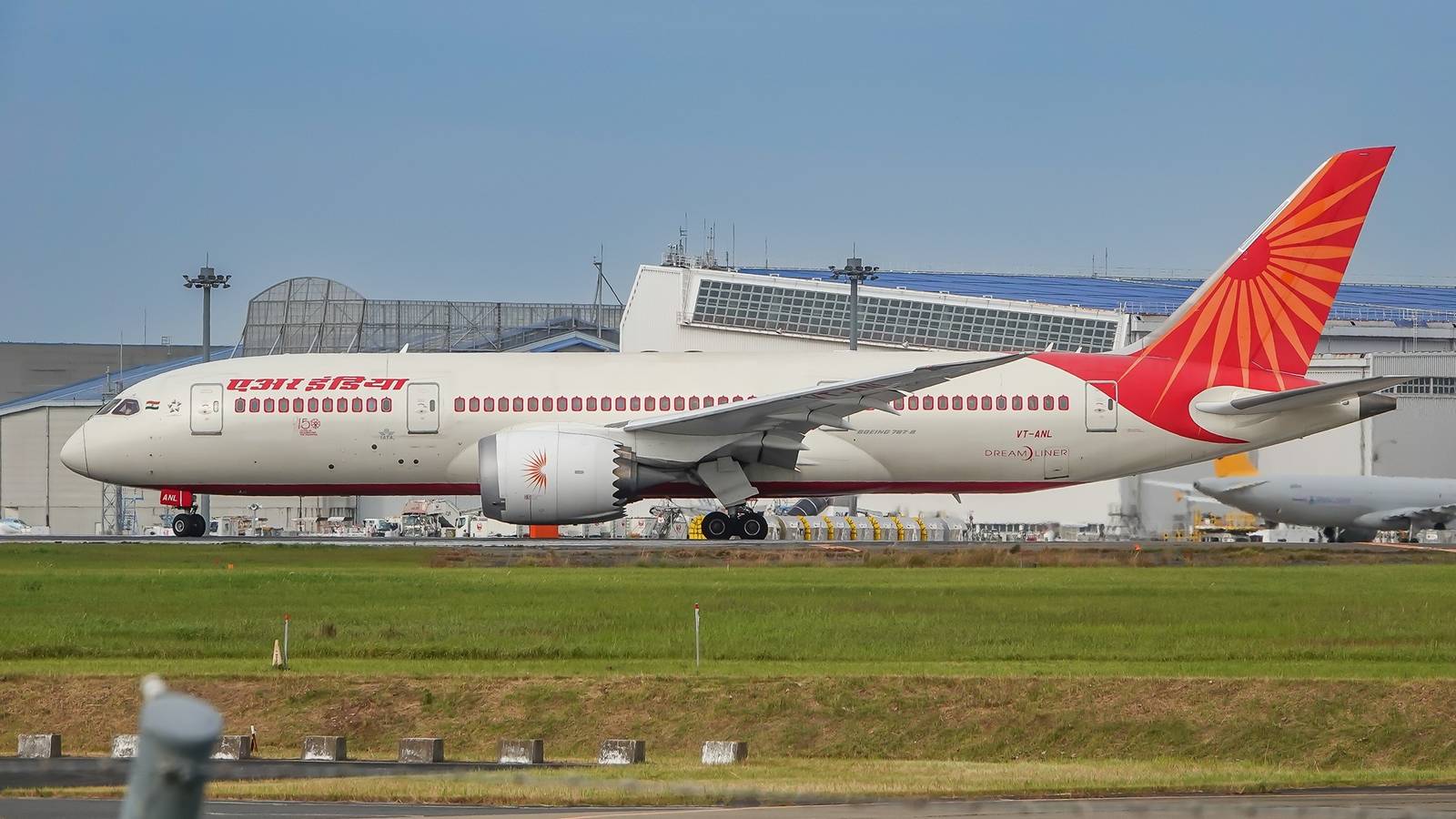 Air India Boeing 787-8 RAT Deploys Unexpectedly, Prompting Pilots To ...