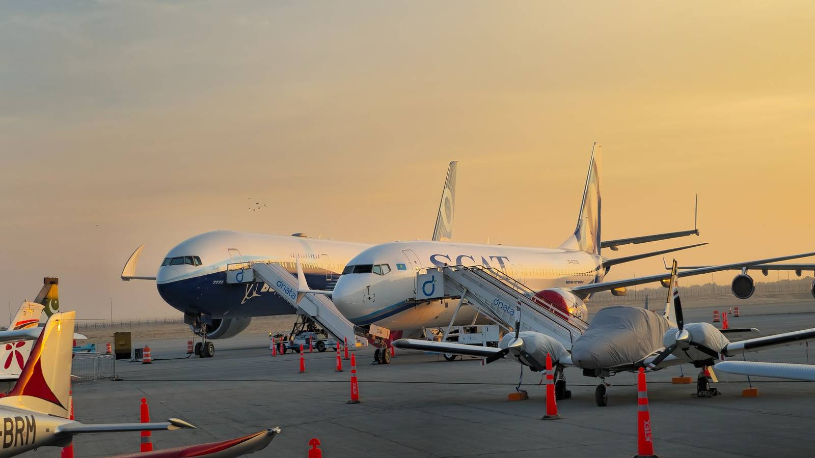 We Ran 5K Around The Aircraft At Dubai Airshow