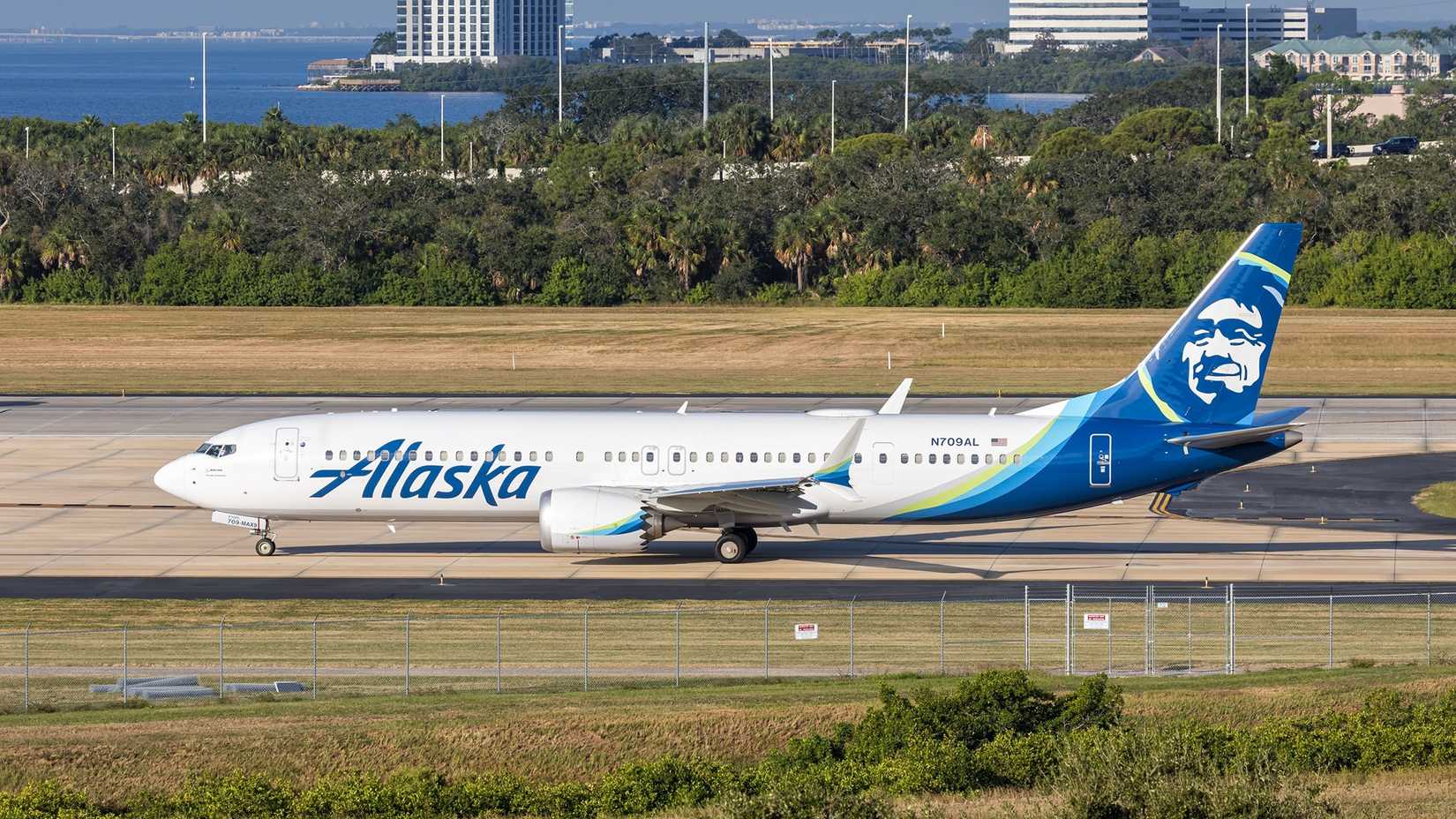 Alaska Airlines 737 MAX Captain Sues Boeing Over Door Plug Incident