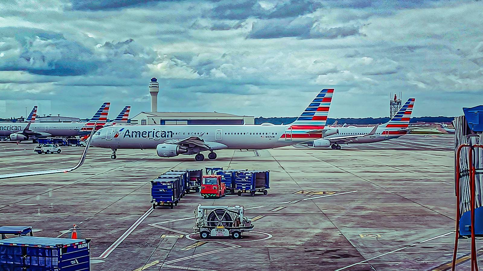 Why US Airlines Have So Many Hubs & Crew Bases