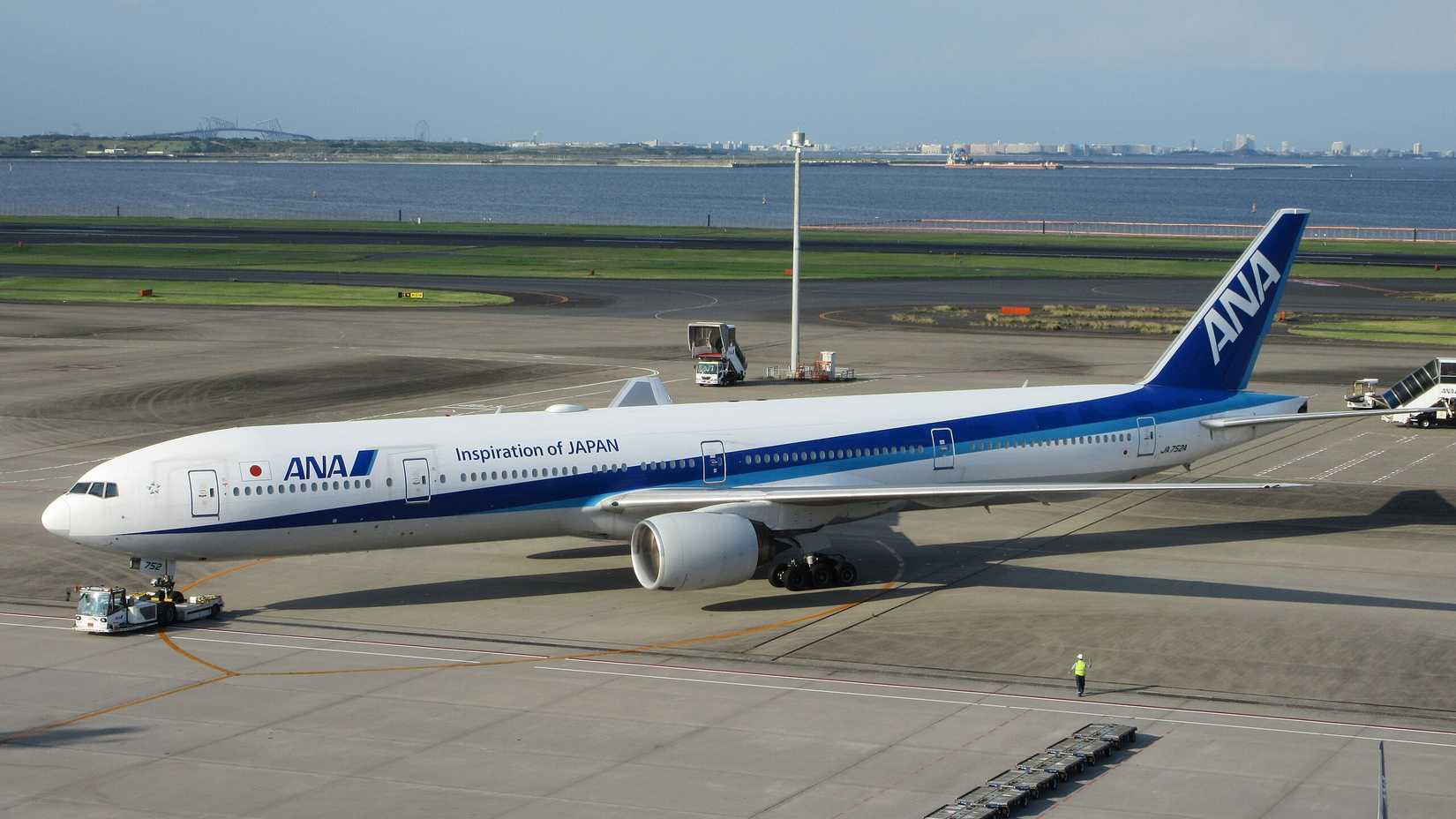 28 Aircraft, 7 Operators: The World's Remaining Active Non-ER Boeing ...