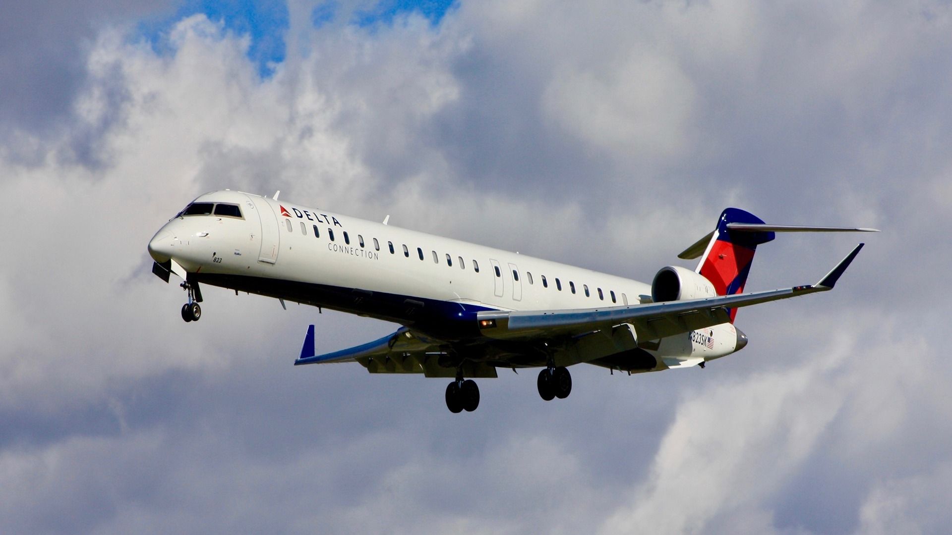 Delta Air Lines Flight DL208 Declares Emergency Landing Due To ...