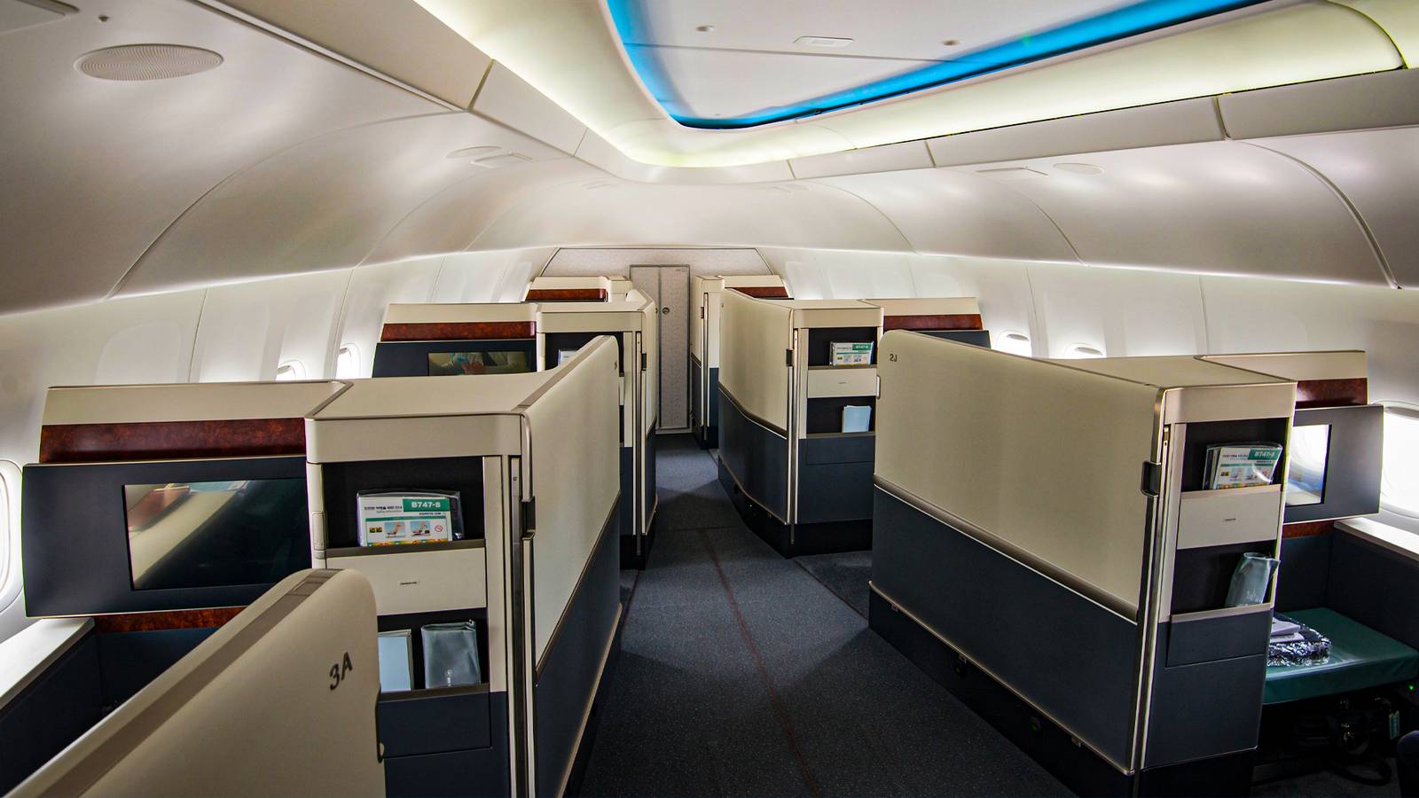 Here's How Much More Luxurious First Class Is Compared To Business Class