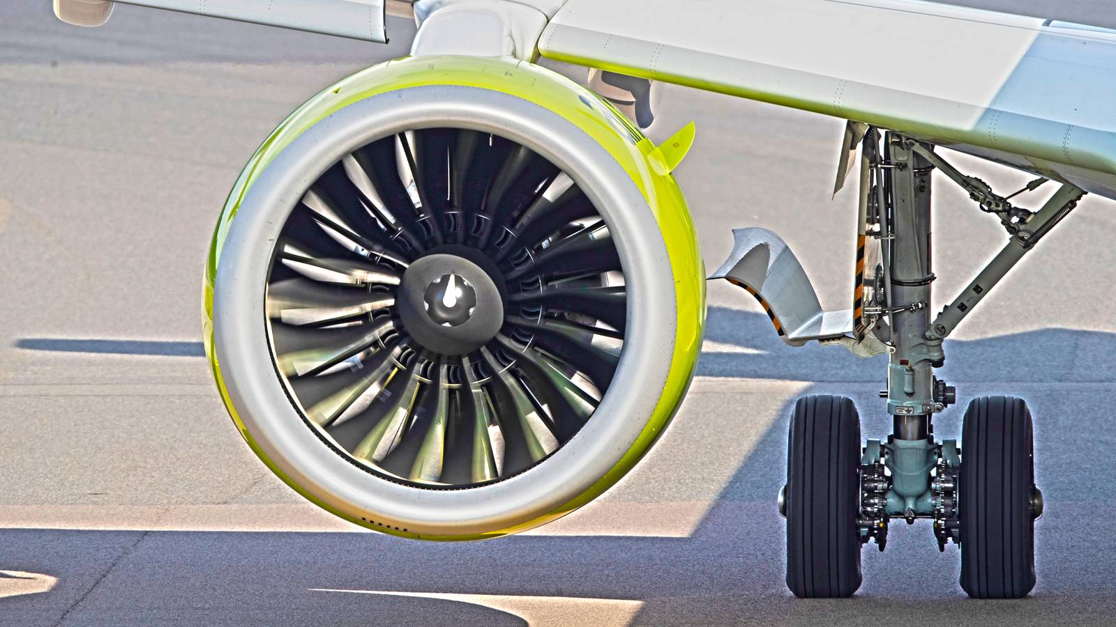 How Pratt & Whitney’s GTF Engine Differs From The Rolls-Royce Trent XWB