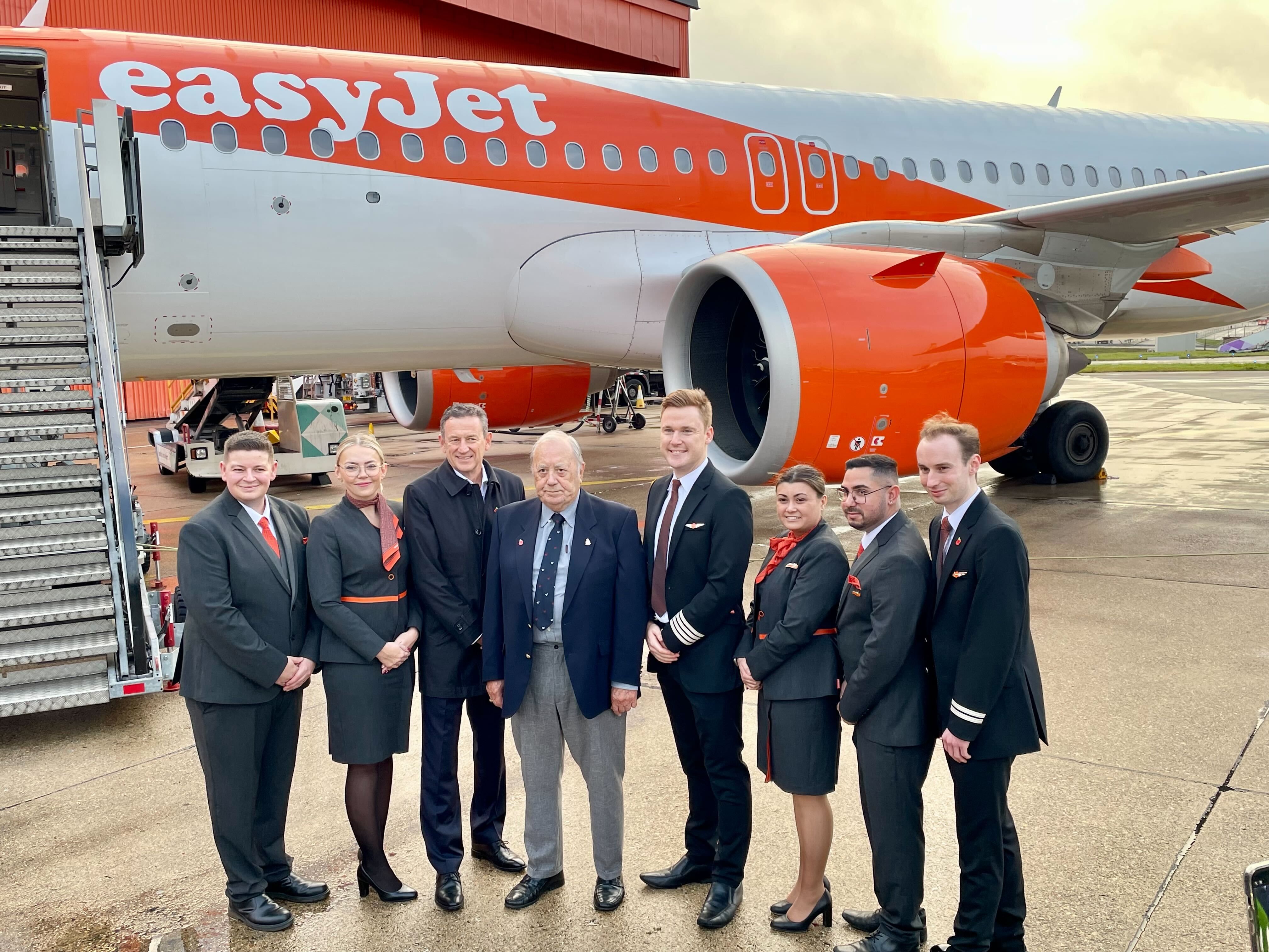 easyJet Marks 30th Anniversary: 30-Year-Old Crew Operates Flight On ...