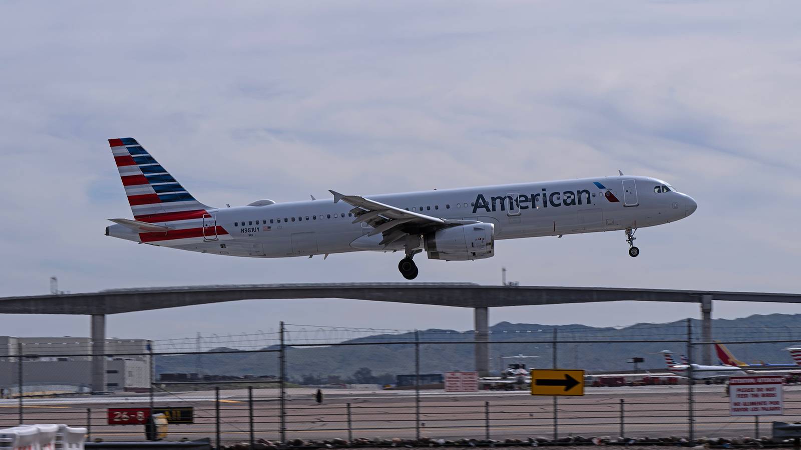 Report Of Fumes On American Airlines Flight Sends 5 To Hospital